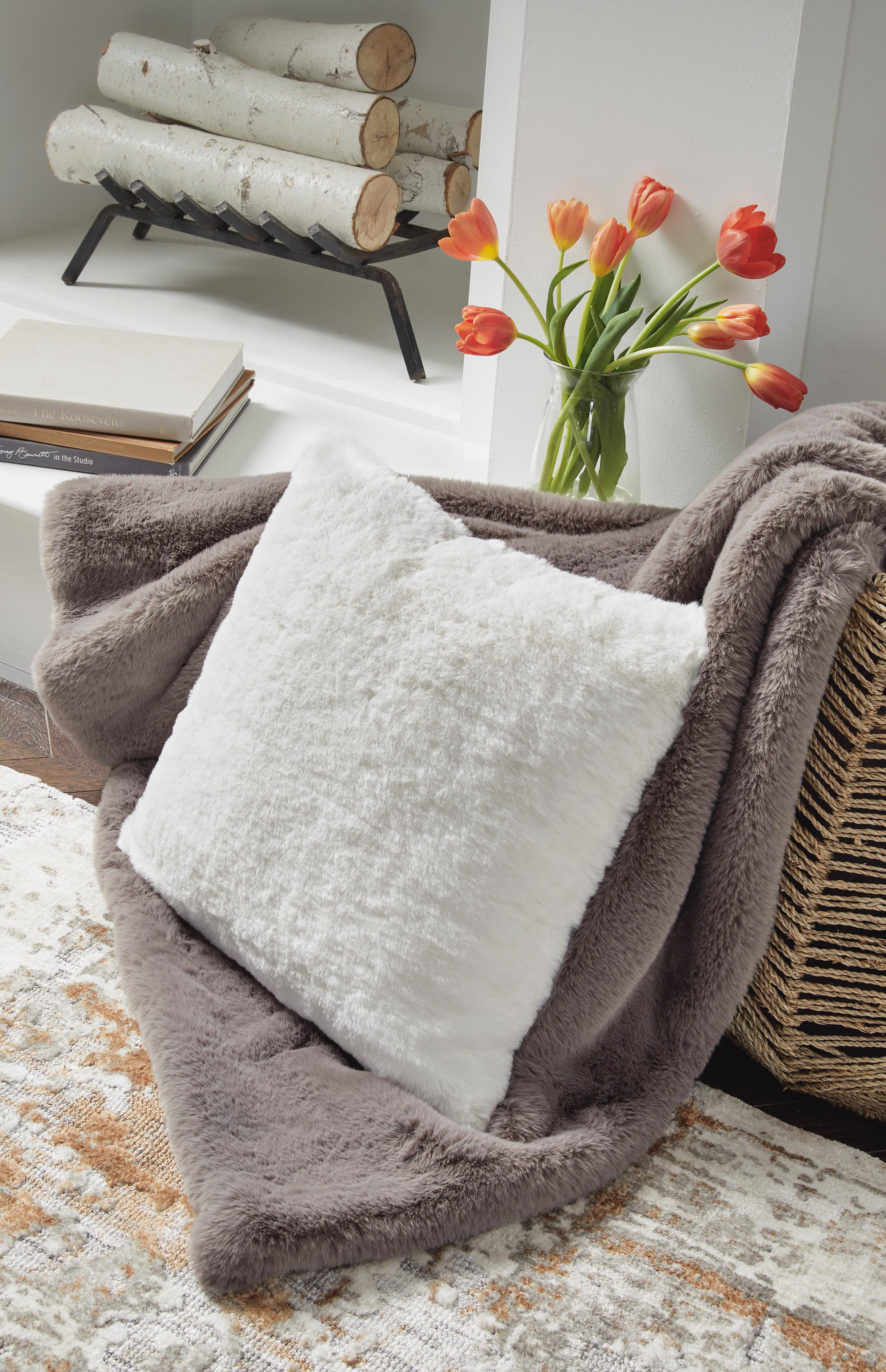 Click here for Gariland Pillow  White prices