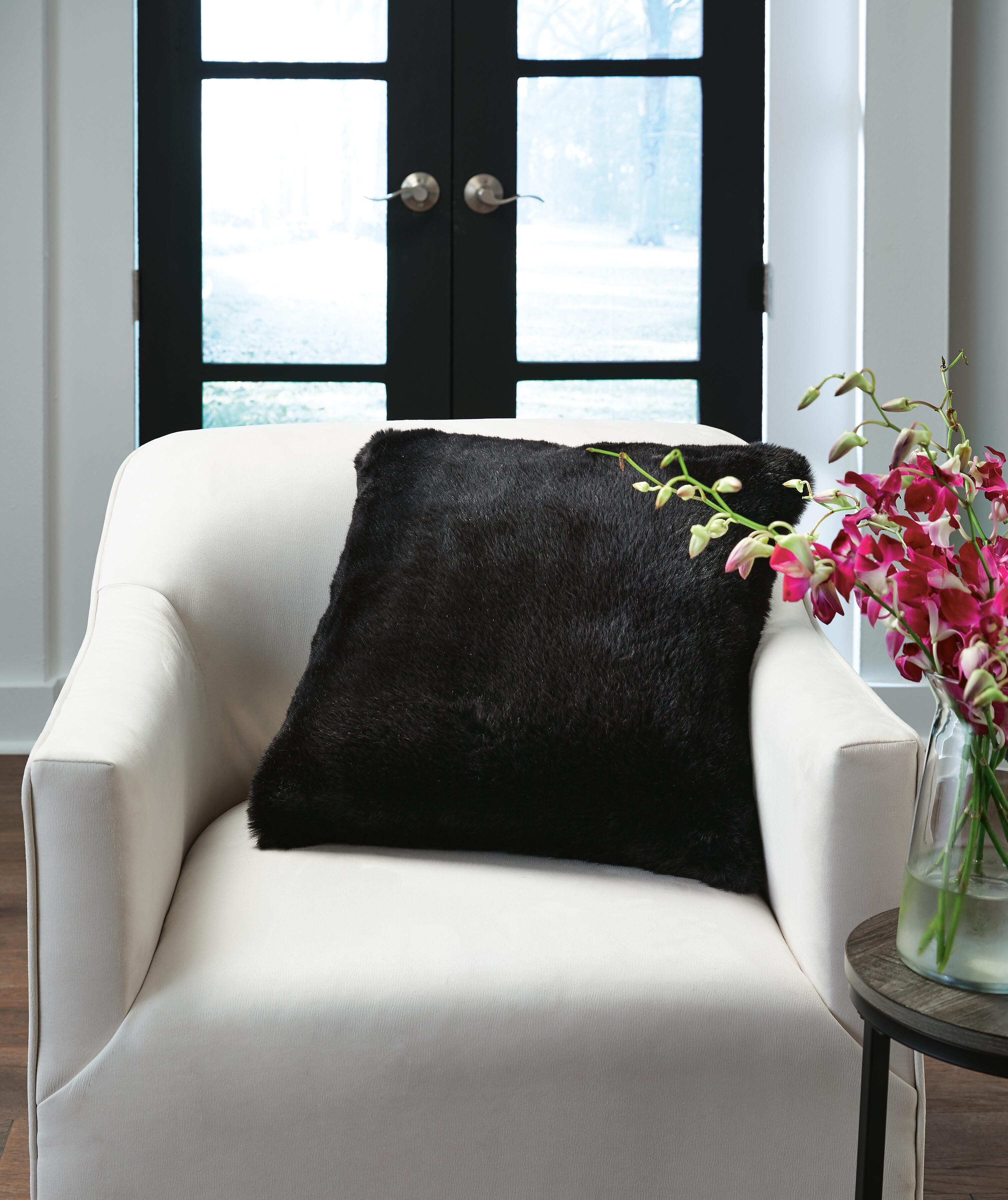 Click here for Gariland Pillow  Black prices