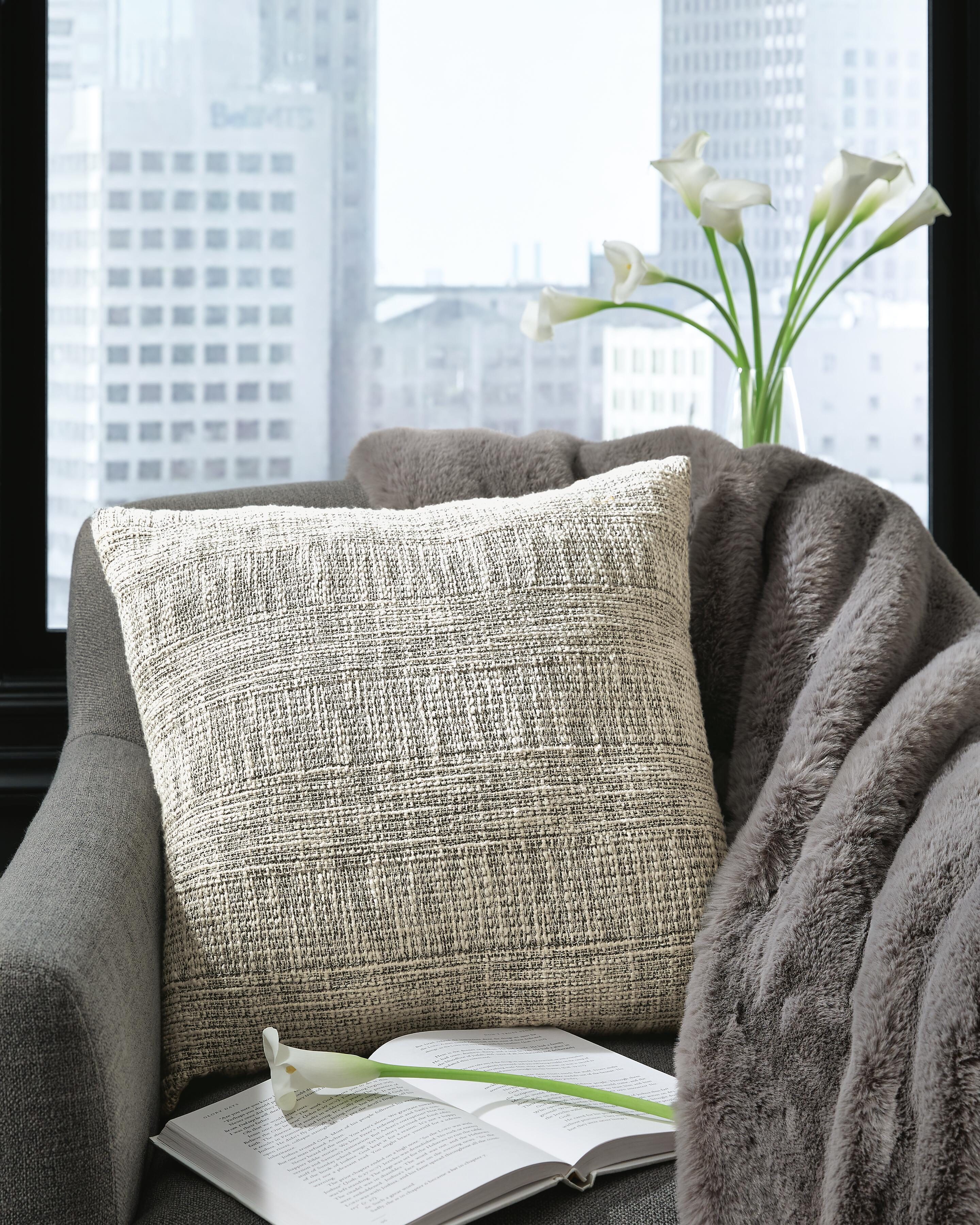 Click here for Carddon Pillow  Black/White prices