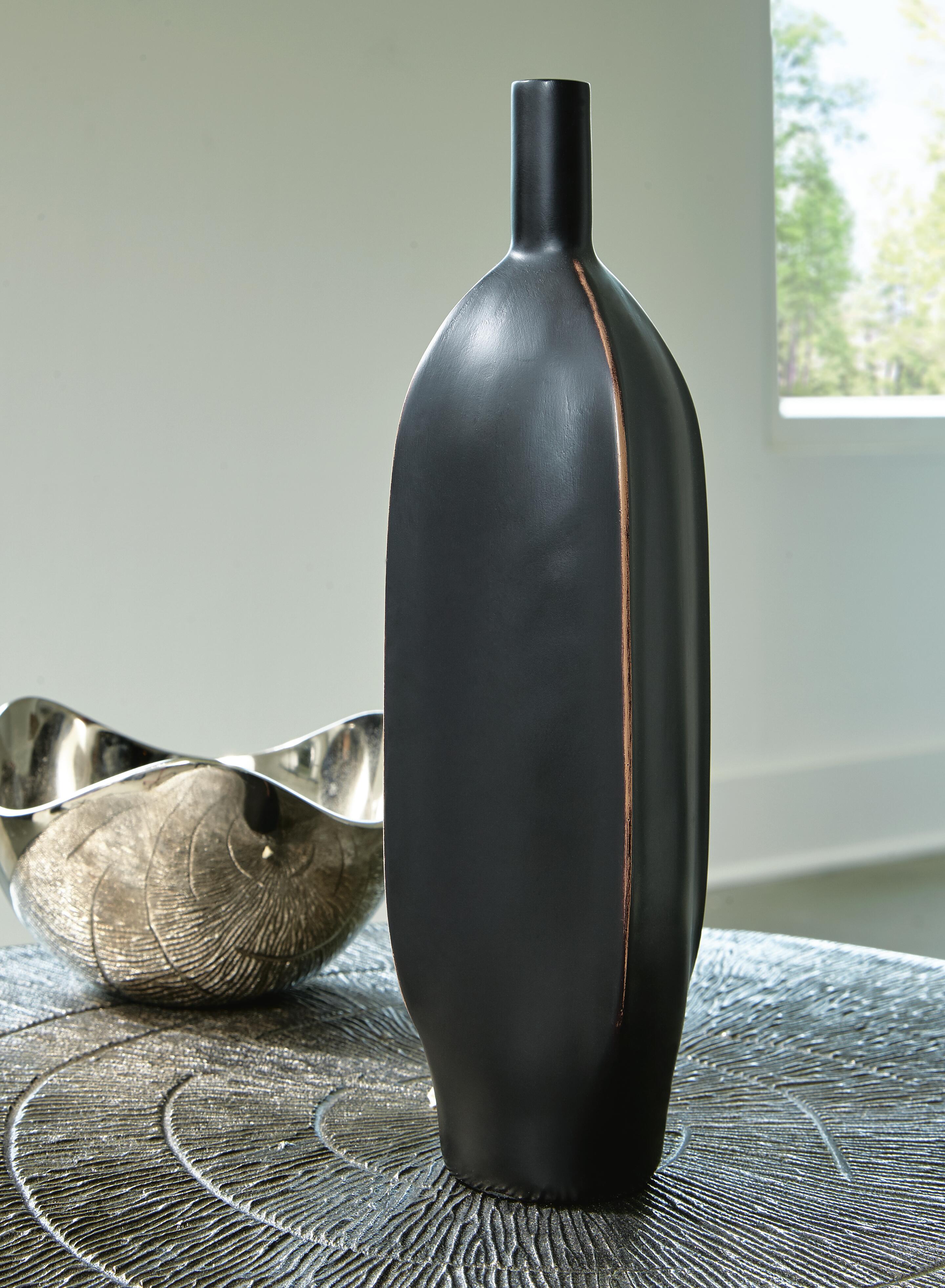 Click here for Rhaveney Medium Vase  Black prices