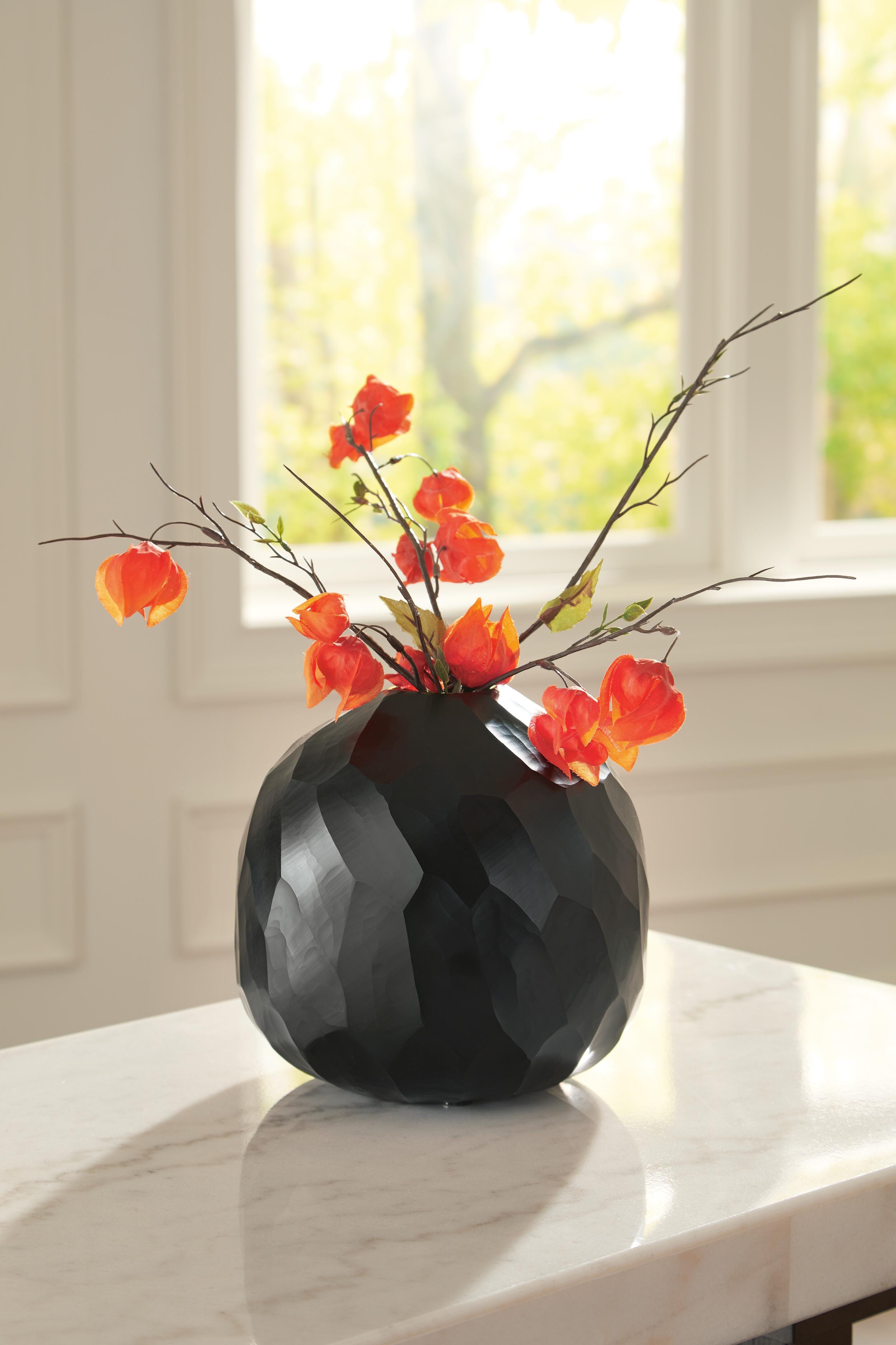 Click here for Ryanford Vase  Black prices