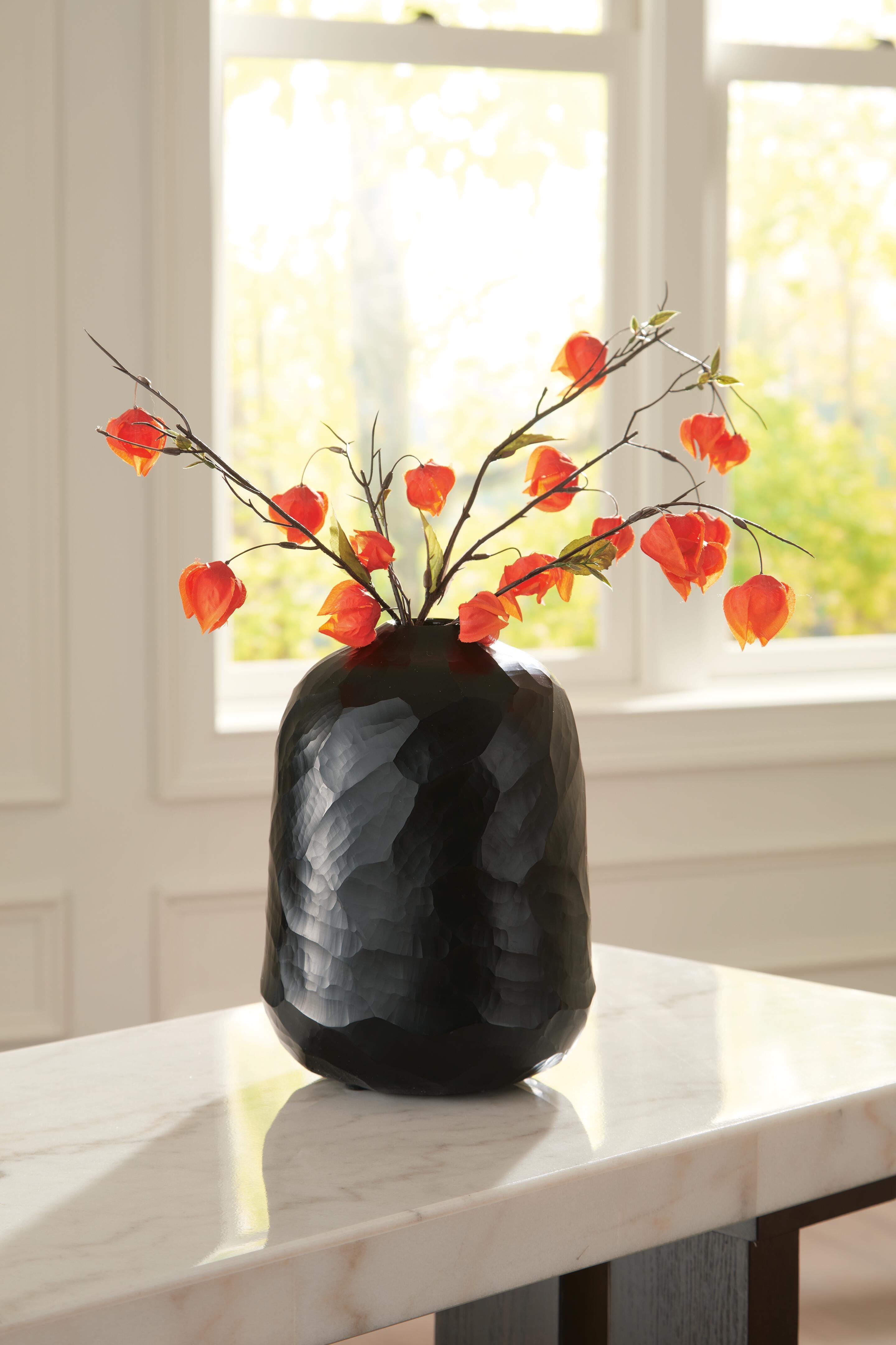 Click here for Ryanford Vase  Black prices
