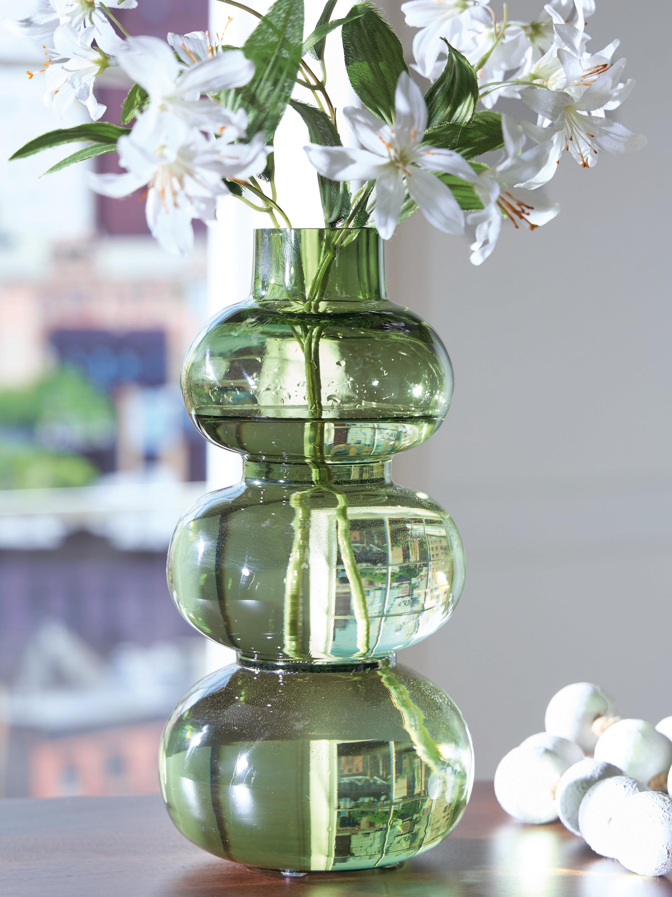 Click here for Renethorne Vase  Green prices