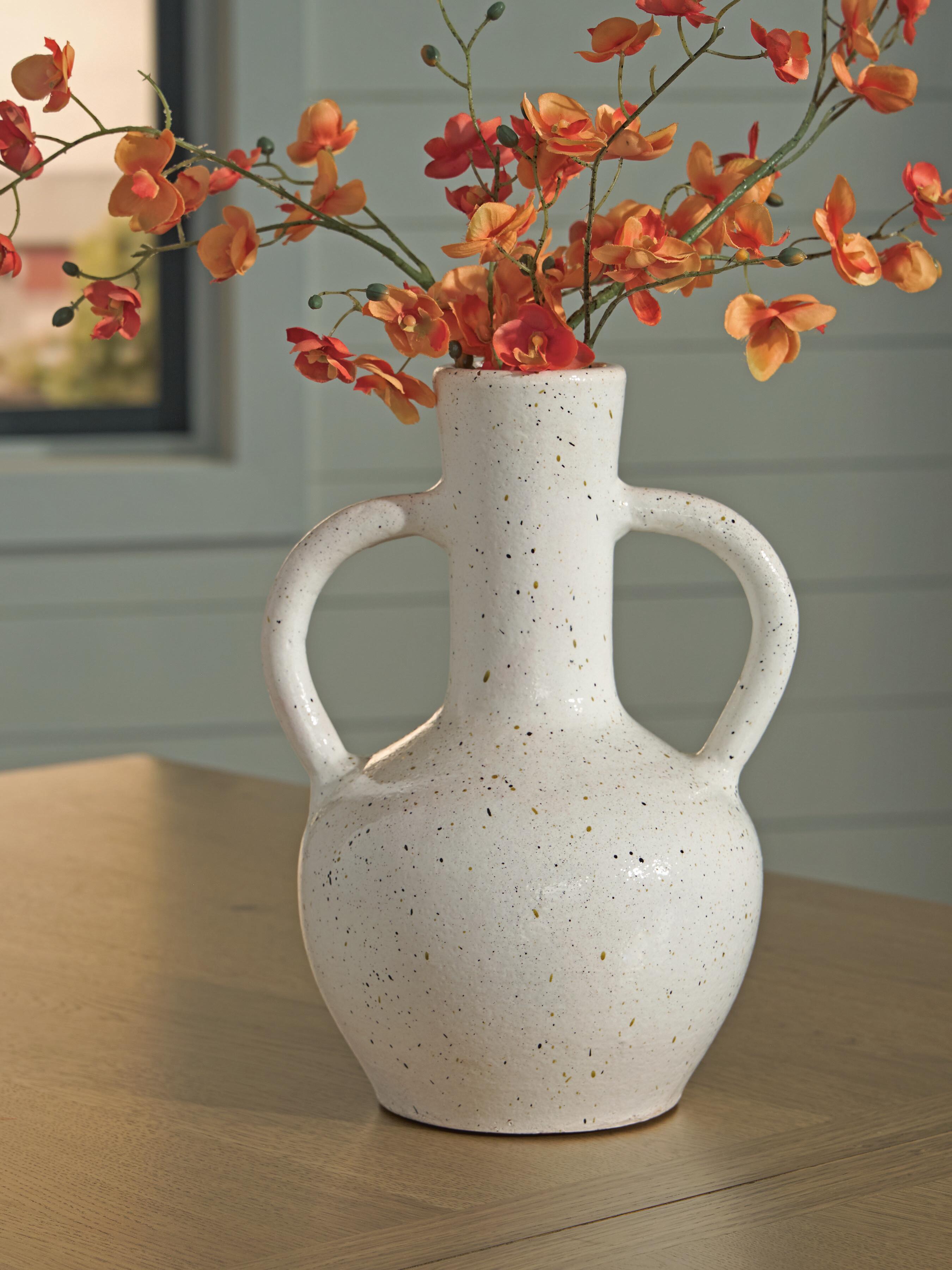 Click here for Dallinworth Vase  White/Black prices