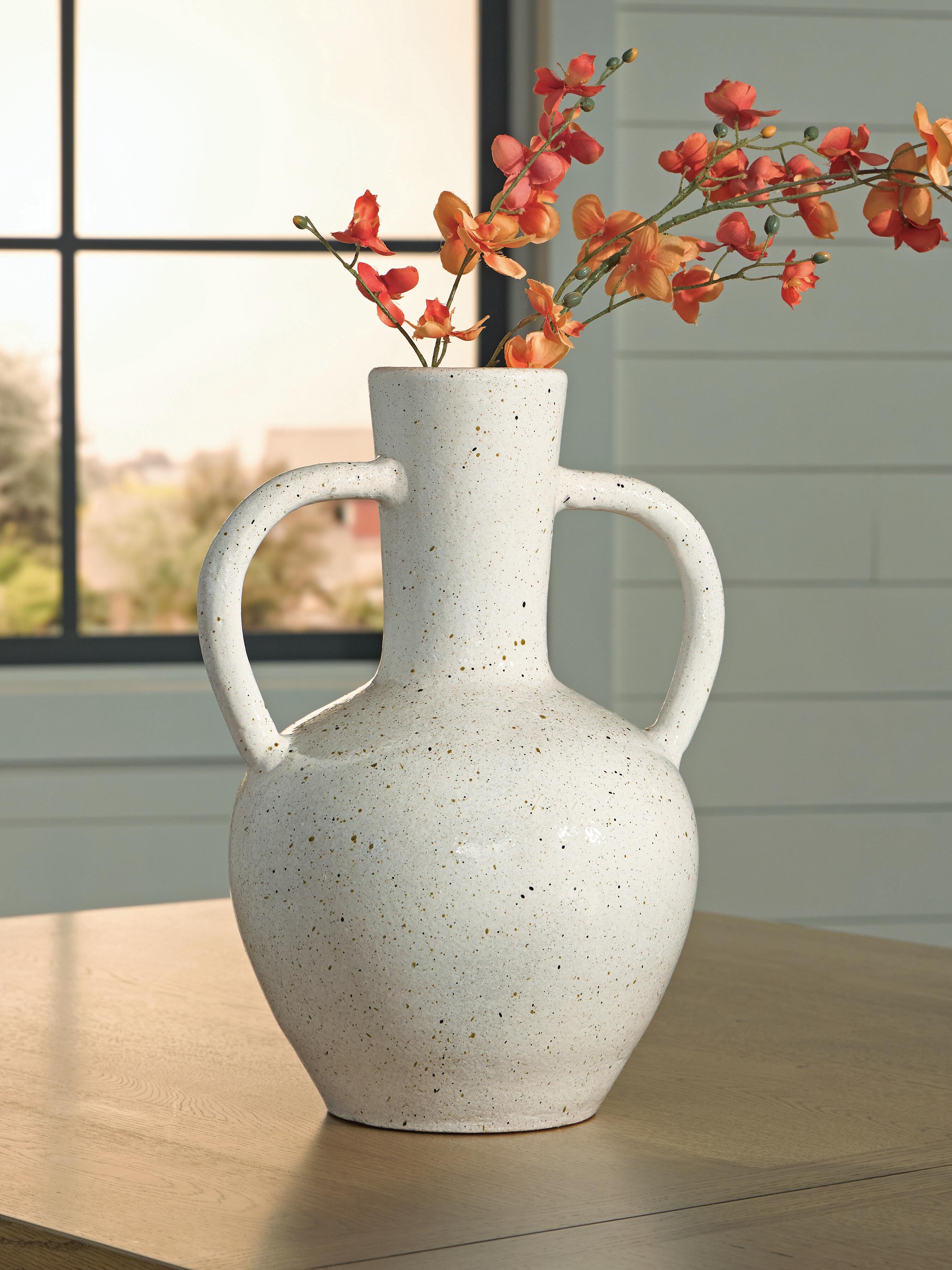 Click here for Dallinworth Vase  White/Black prices
