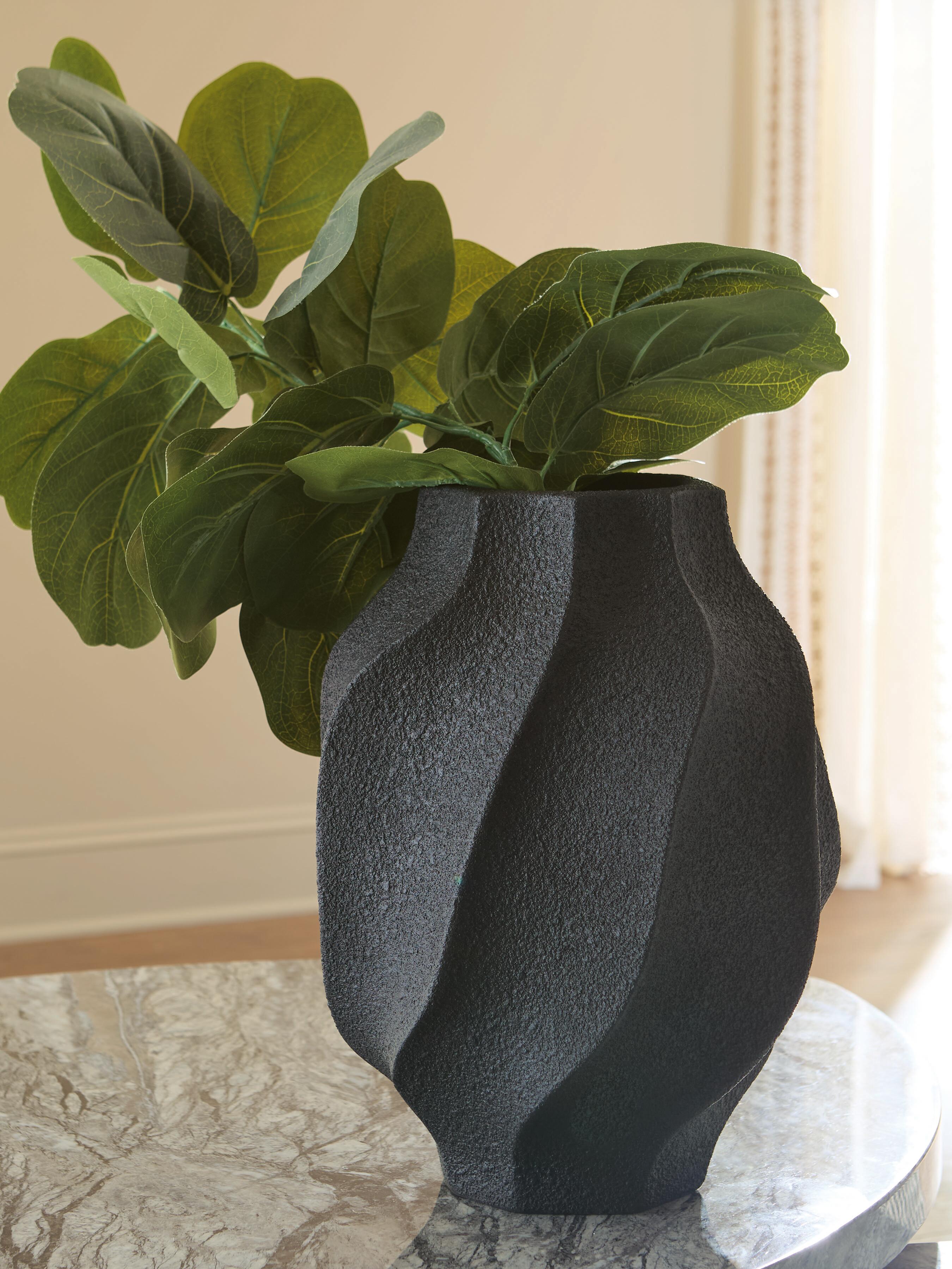 Click here for Judworth Vase  Black prices