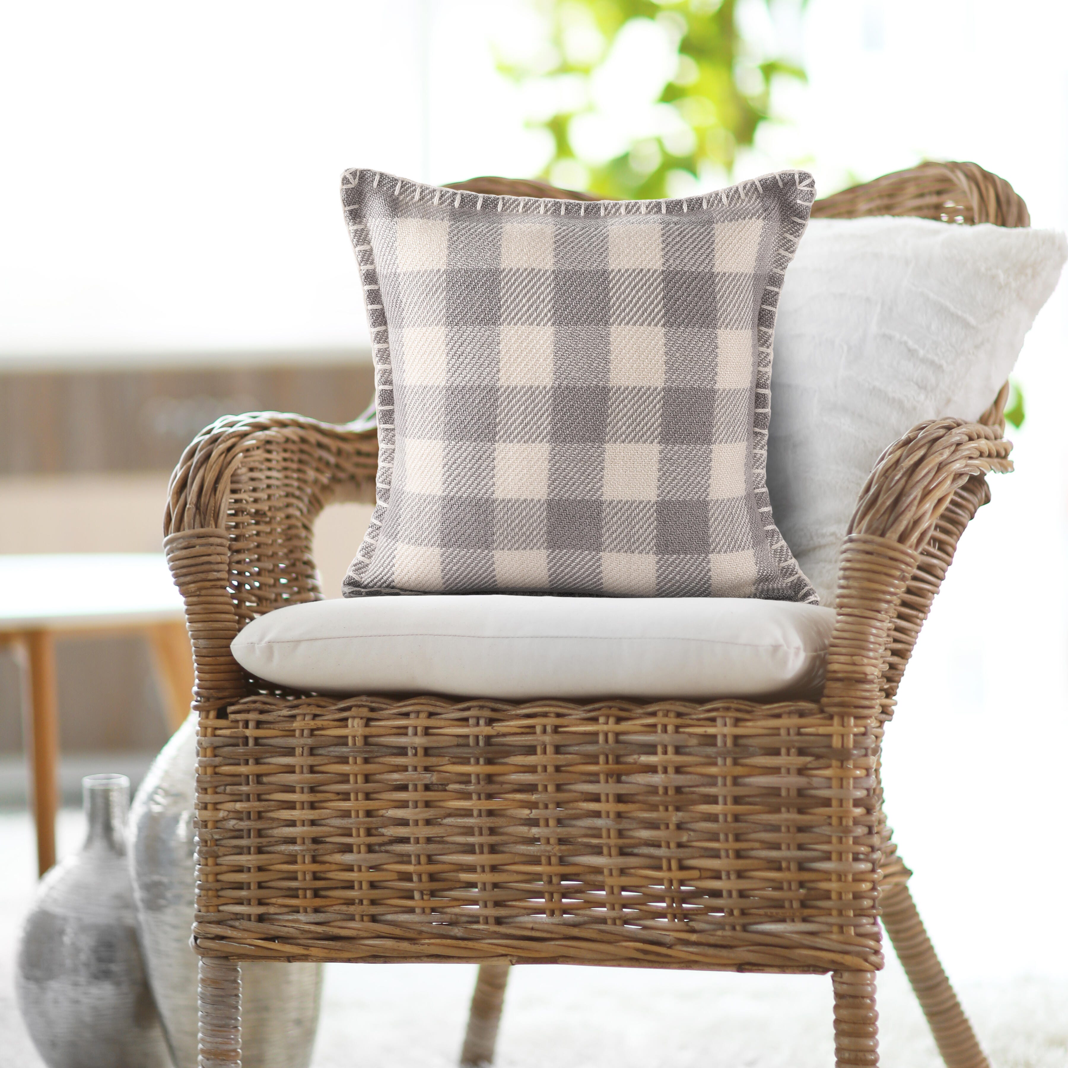 Click here for Suvii Home Daisy Decorative Indoor / Outdoor Pillo... prices