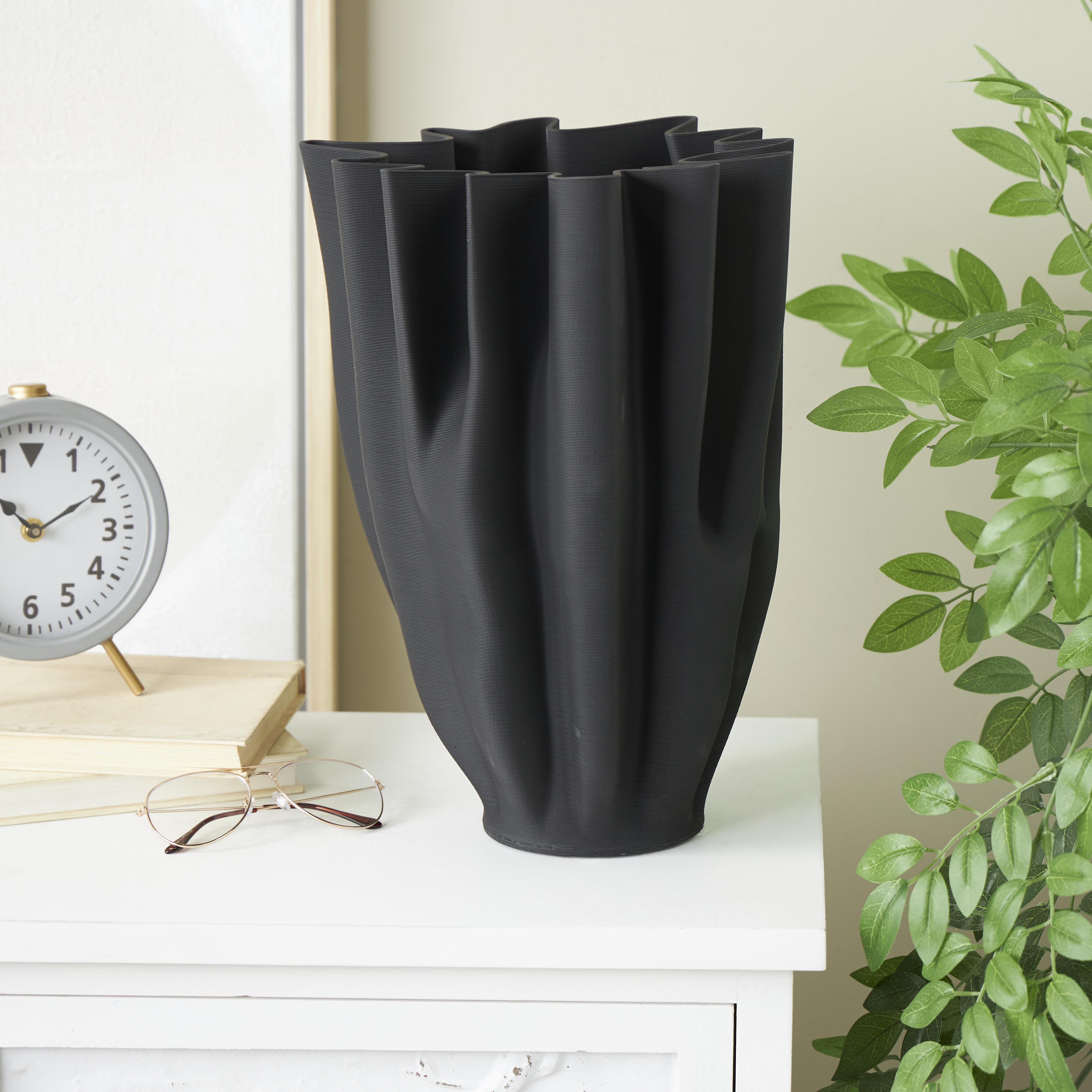 Click here for Bayberry Lane Tulip Vase  Black prices