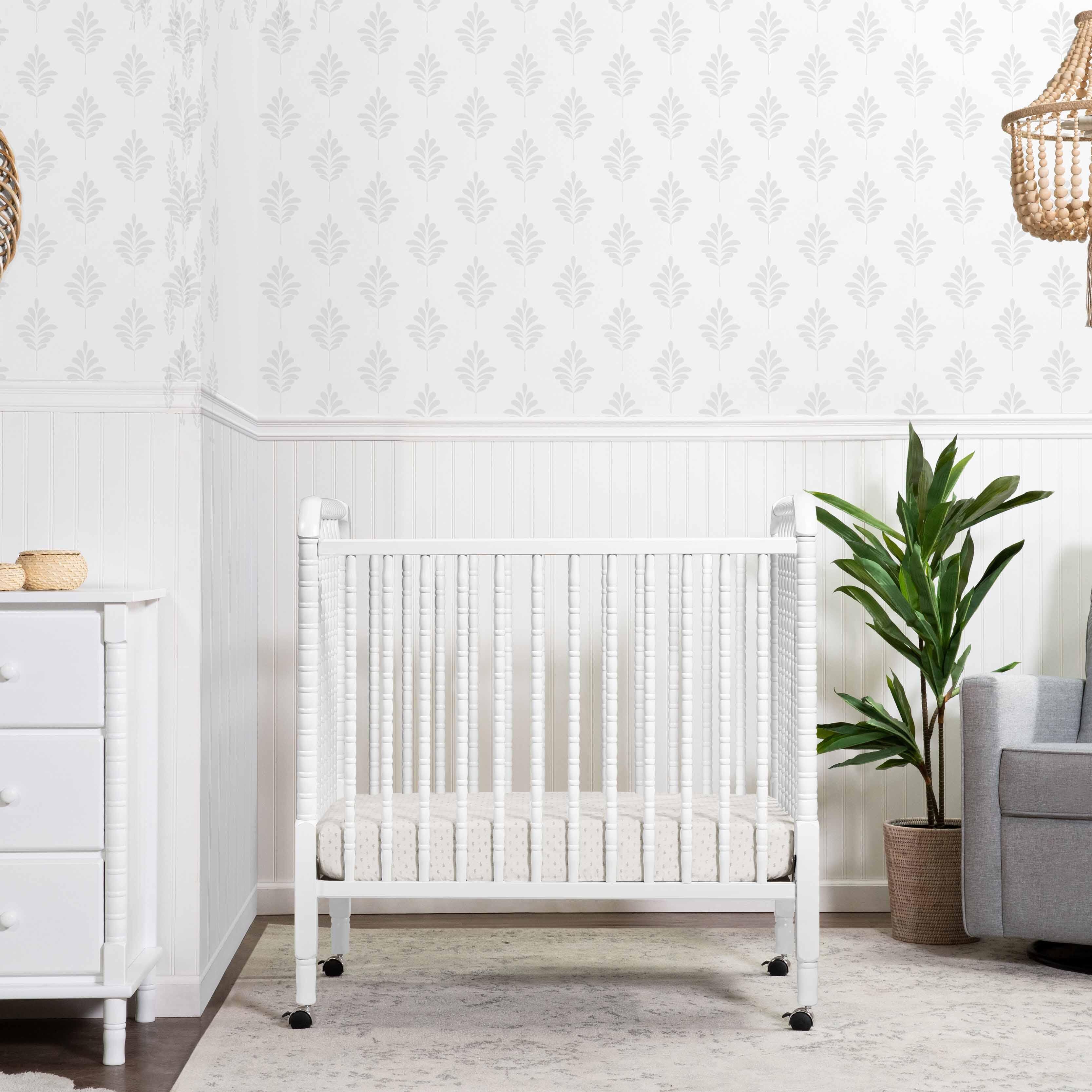 Click here for daVinci Jenny Lind 3-in-1 Convertible Crib  White prices