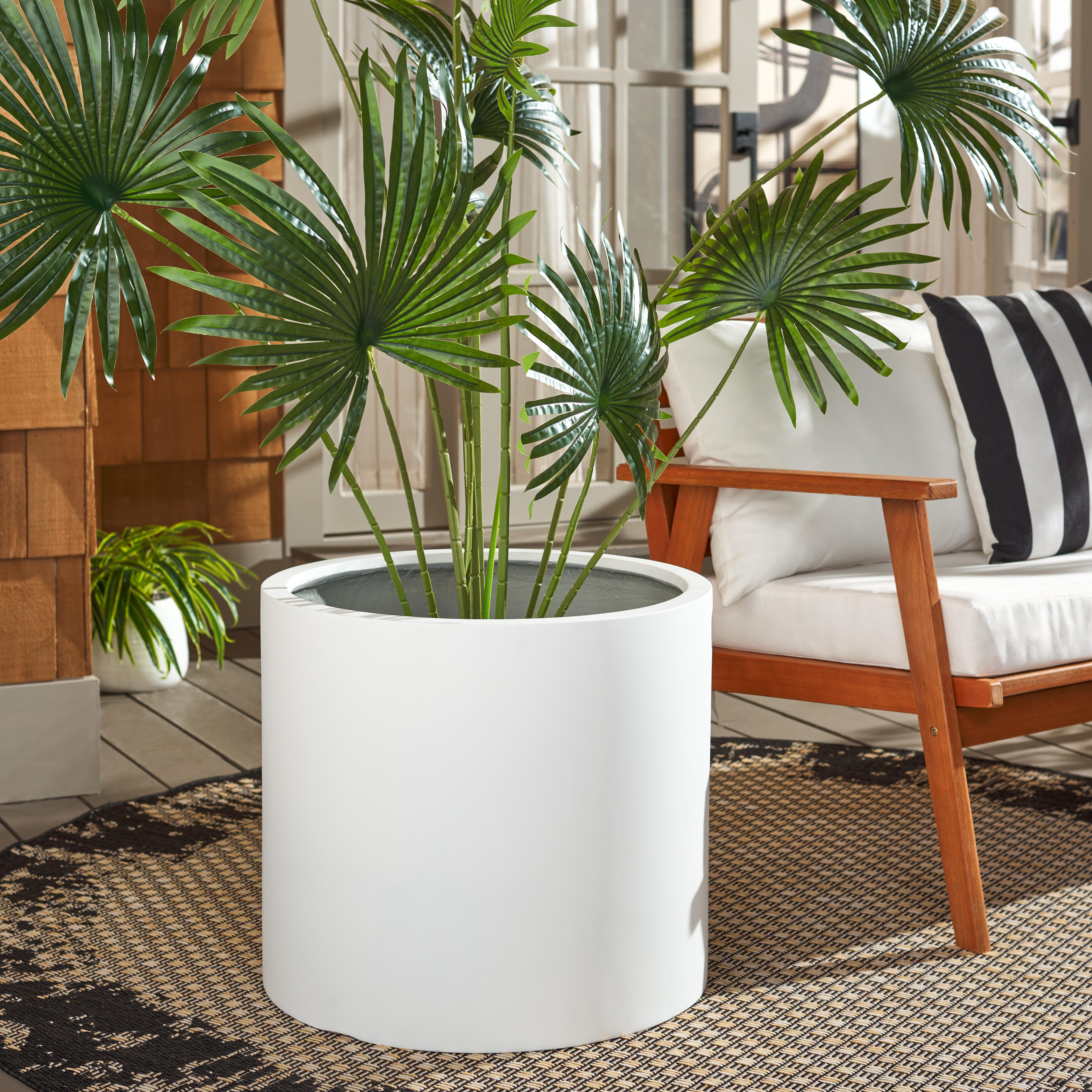Click here for Safavieh Alia Outdoor Large Planter  White prices