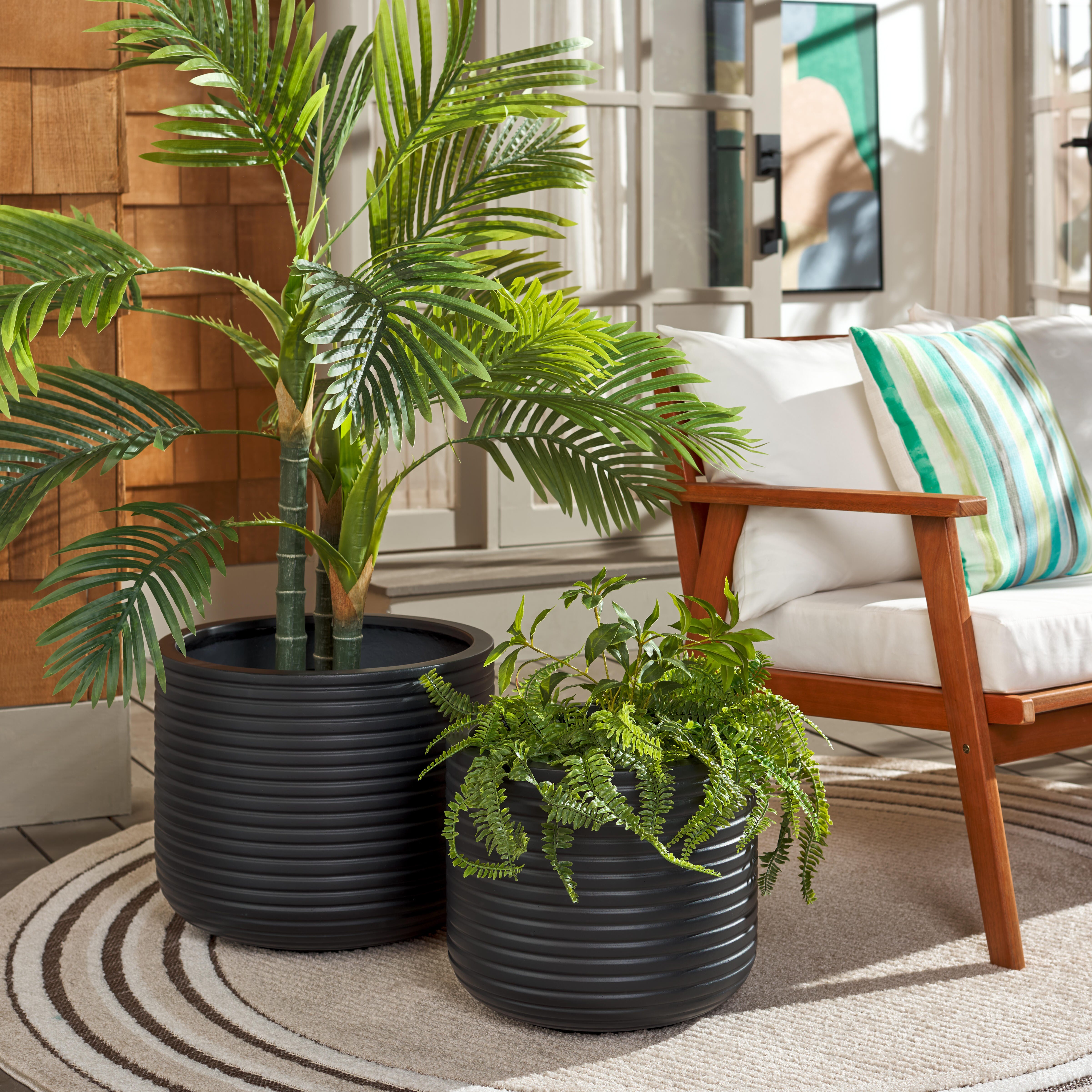 Click here for Safavieh Nardo Outdoor Planter (Set of 2)  Black prices