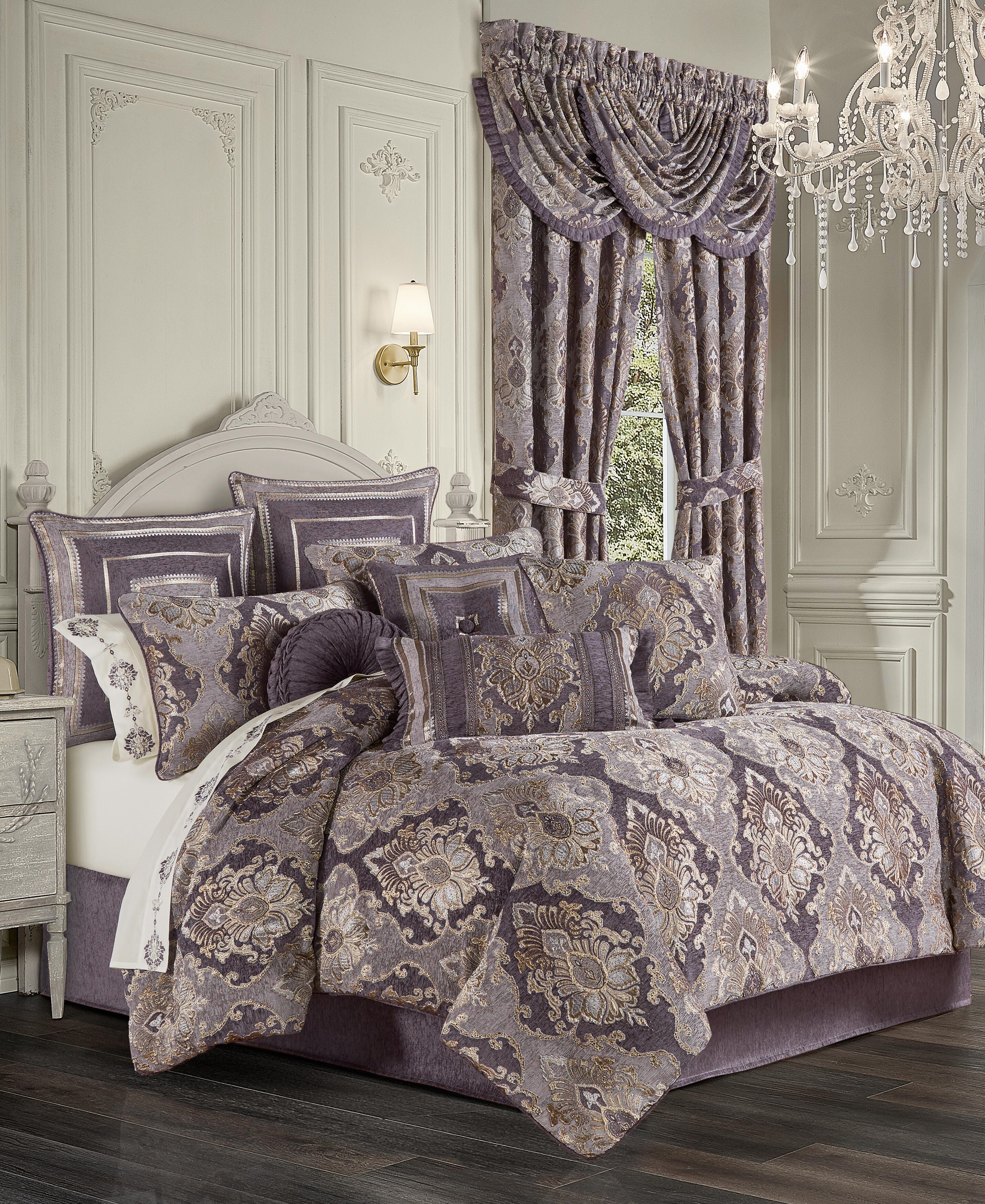 Click here for Five Queens Court Dominique Queen 4 Piece Comforte... prices