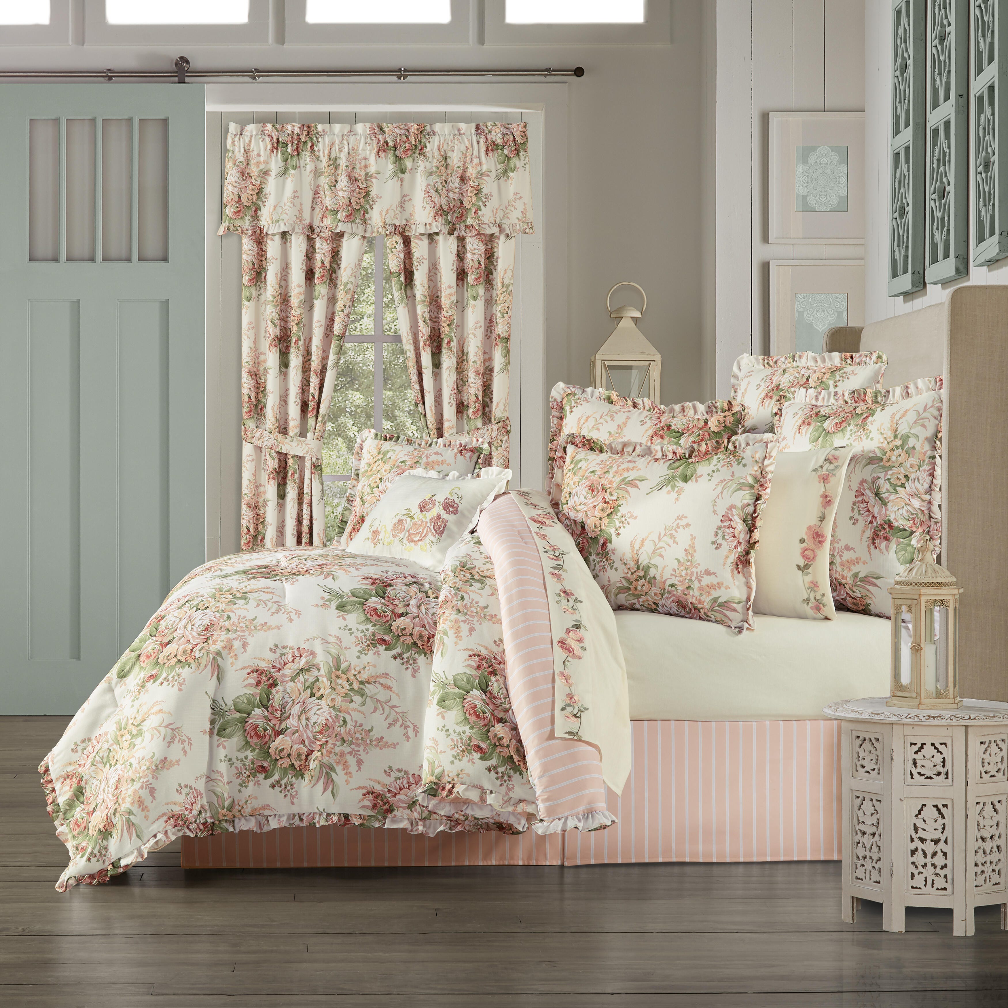 Click here for Royal Court Estelle Coral Full 4Pc. Comforter Set prices