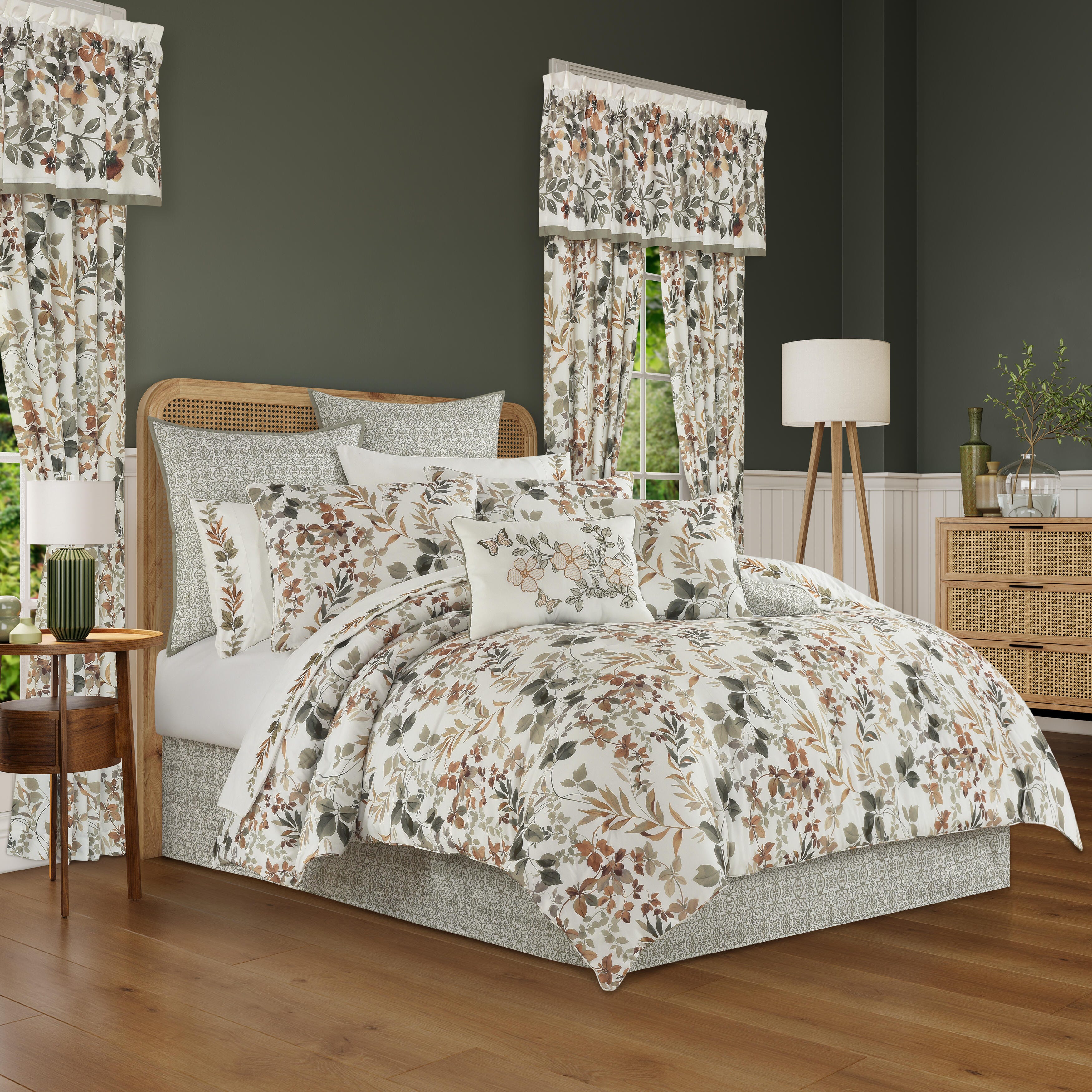 Click here for Royal Court Evergreen Full 4 Piece Comforter Set... prices