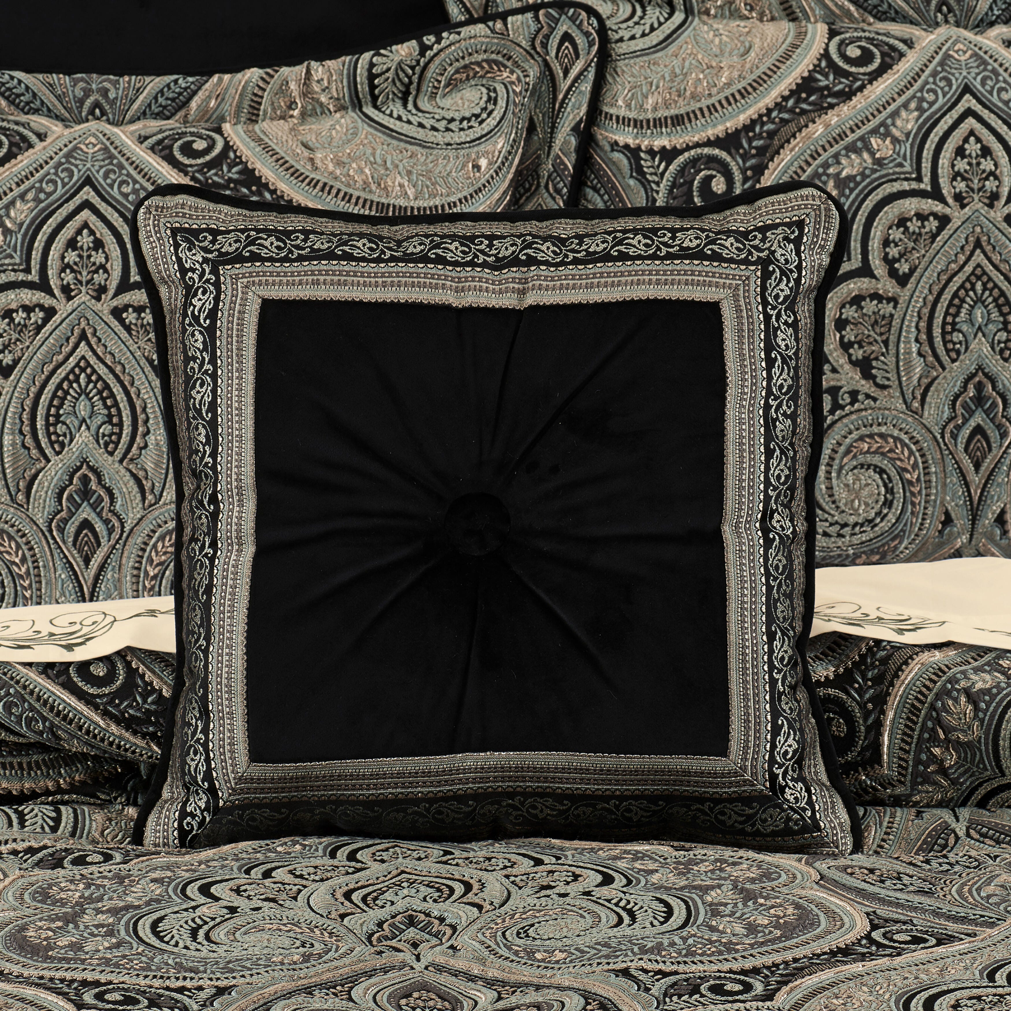 Click here for J. Queen New York Vincenzo 18 Square Decorative Th... prices