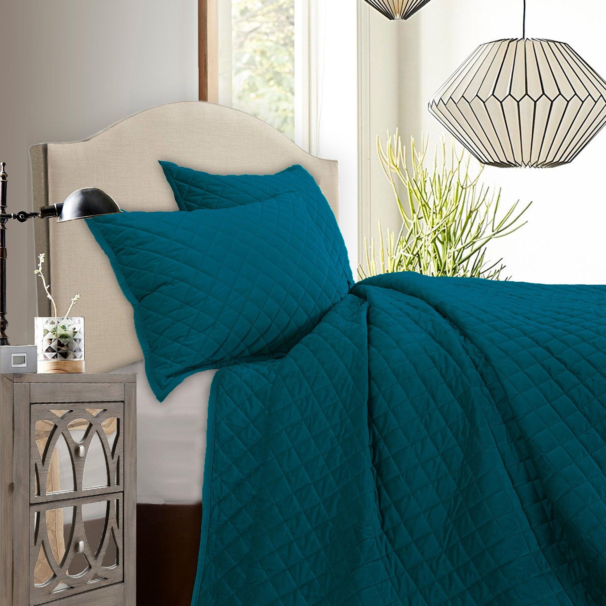 Click here for HiEnd Accents Diamond King Velvet Quilt  Teal prices