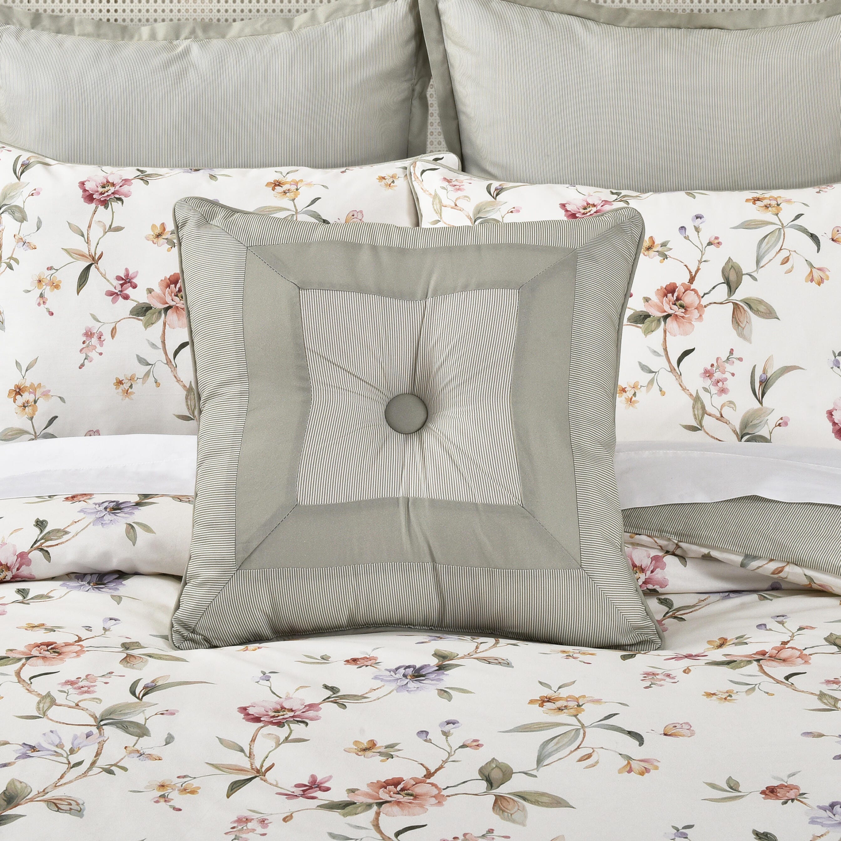 Click here for J. Queen Cottage Clarice 18 Decorative Throw Pillo... prices