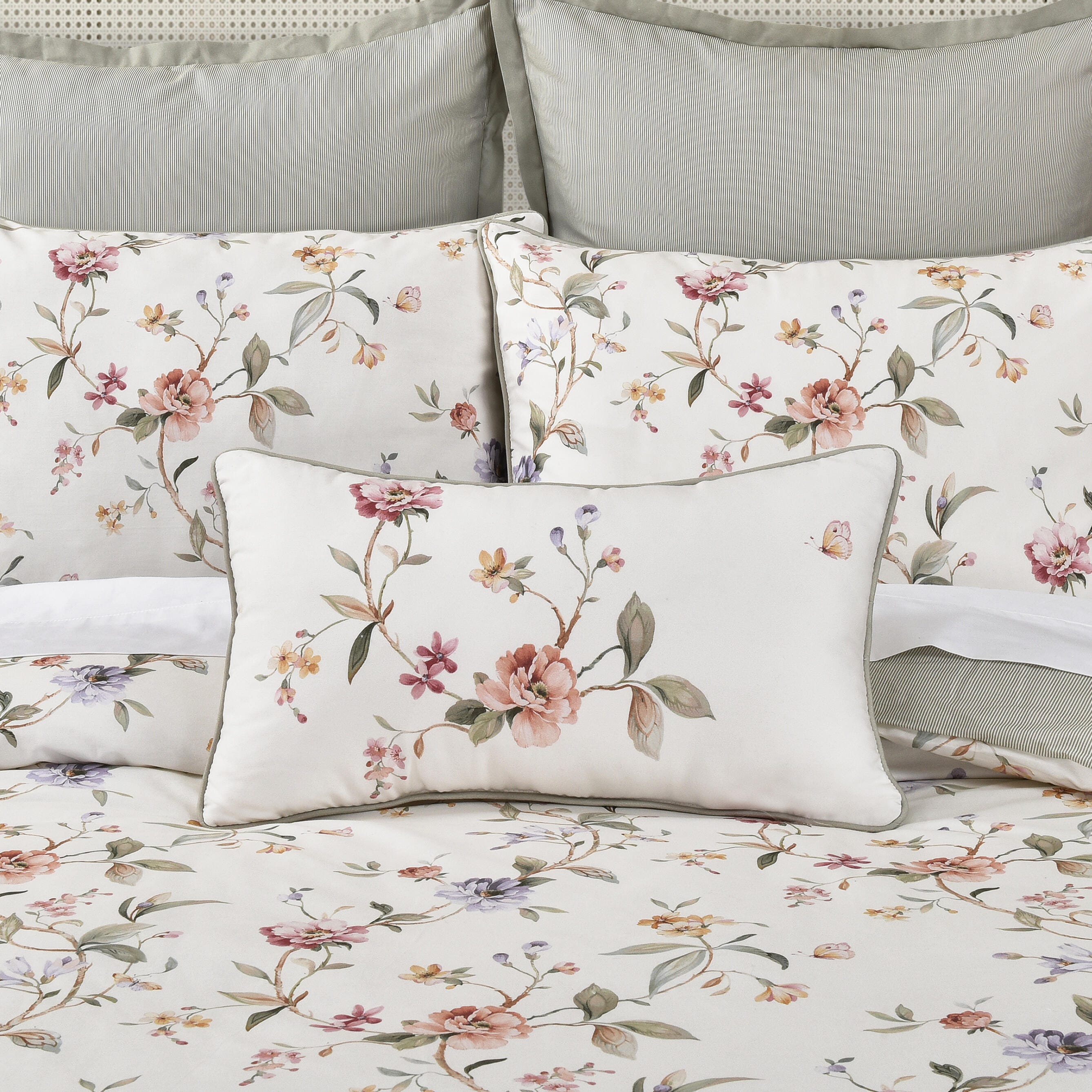 Click here for J. Queen Cottage Clarice 20 Decorative Throw Pillo... prices