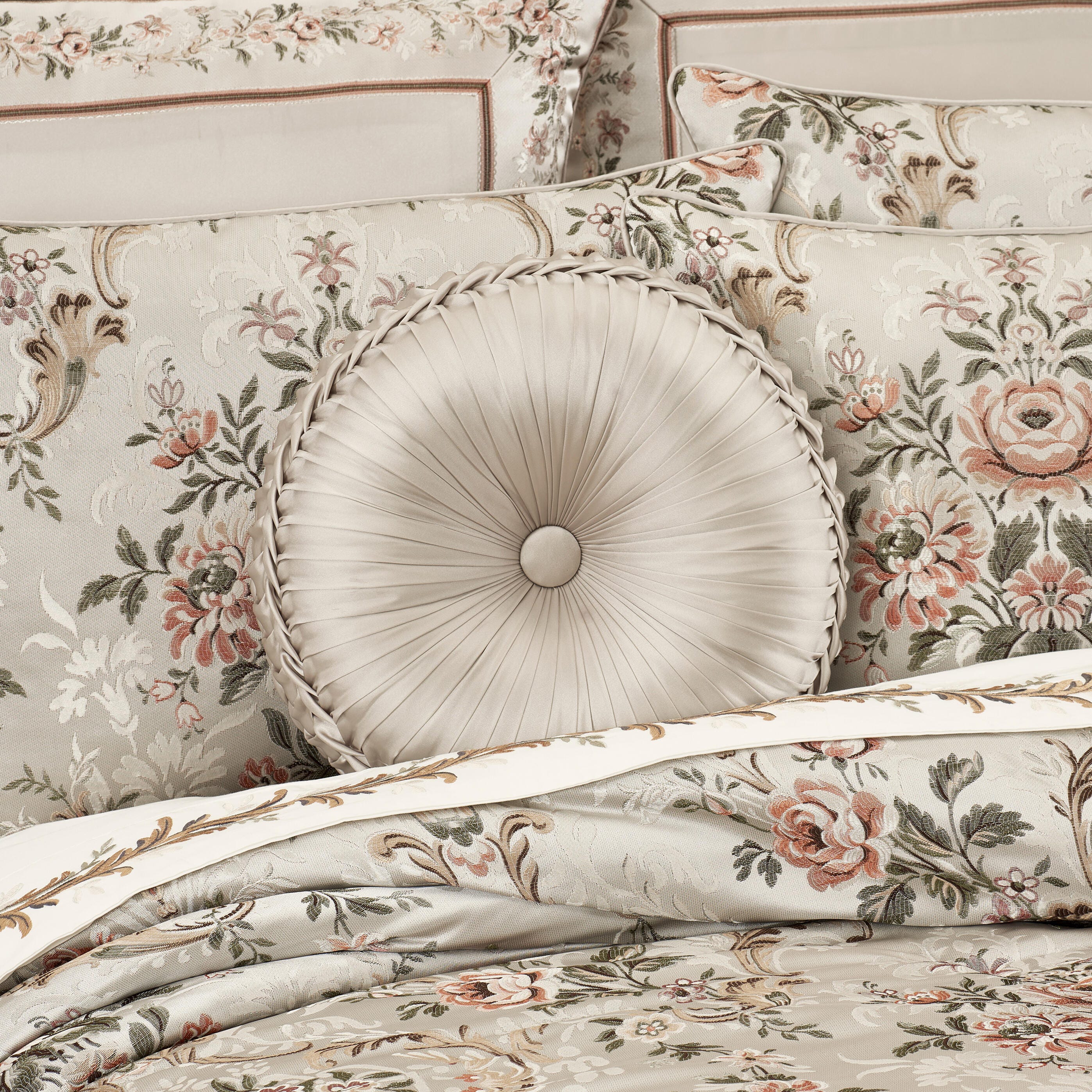 Click here for J. Queen New York Pecora Tufted Decorative Throw P... prices