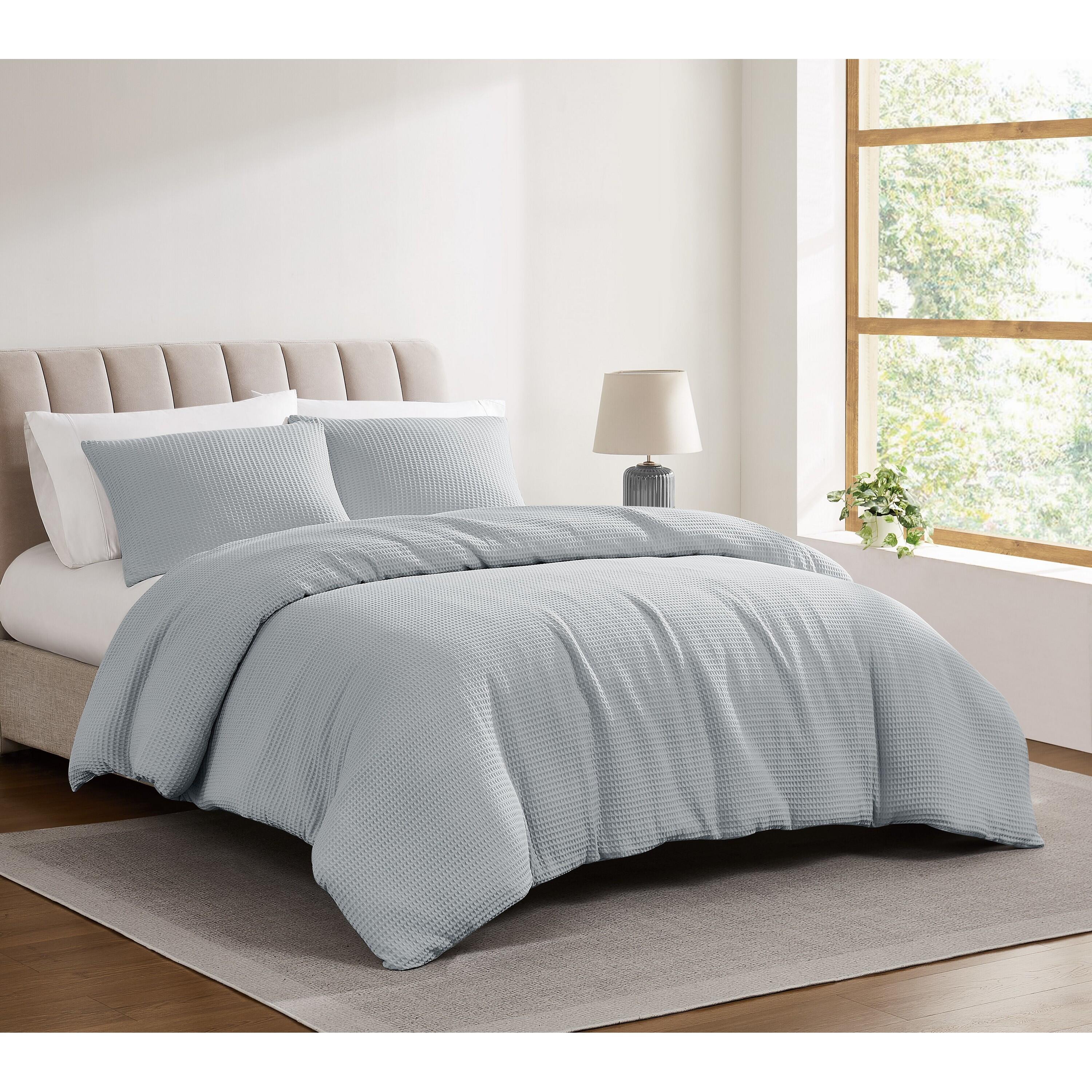 Click here for Cannon Heritage 3-Piece King Comforter Set  Gray prices