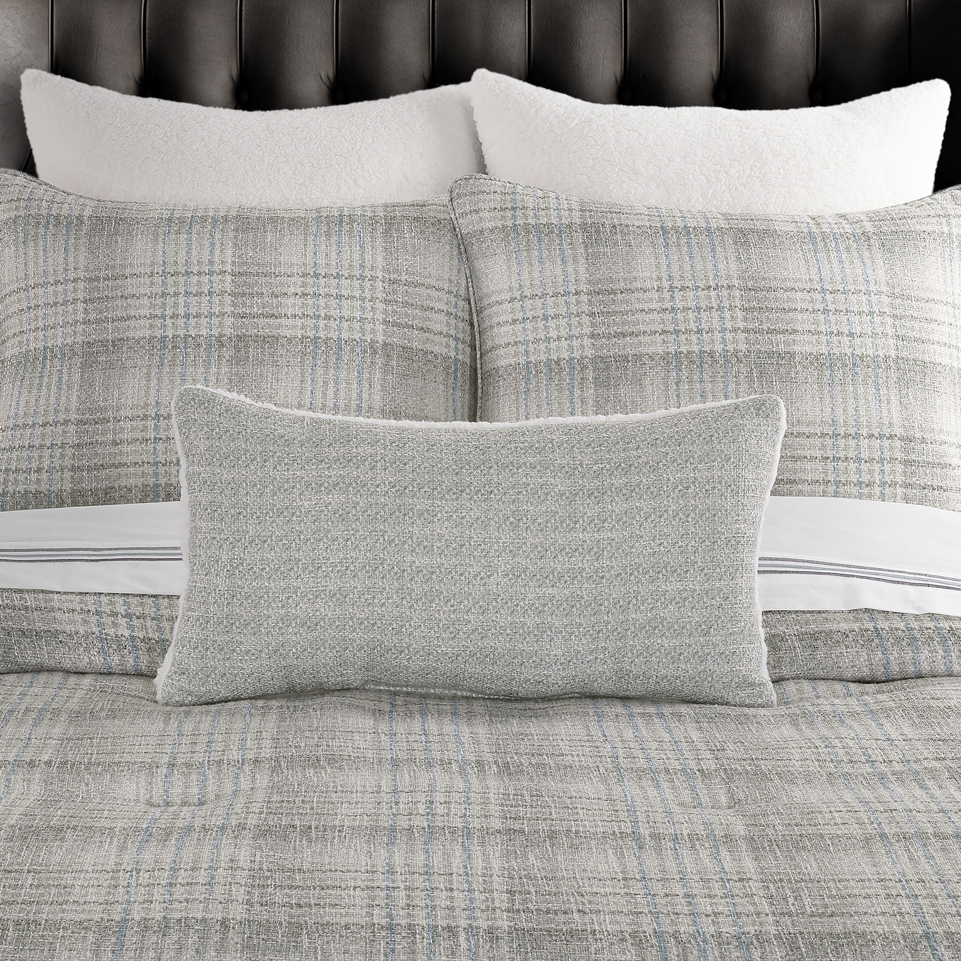 Click here for J. Queen New York Alejandro Boudoir Decorative Thr... prices