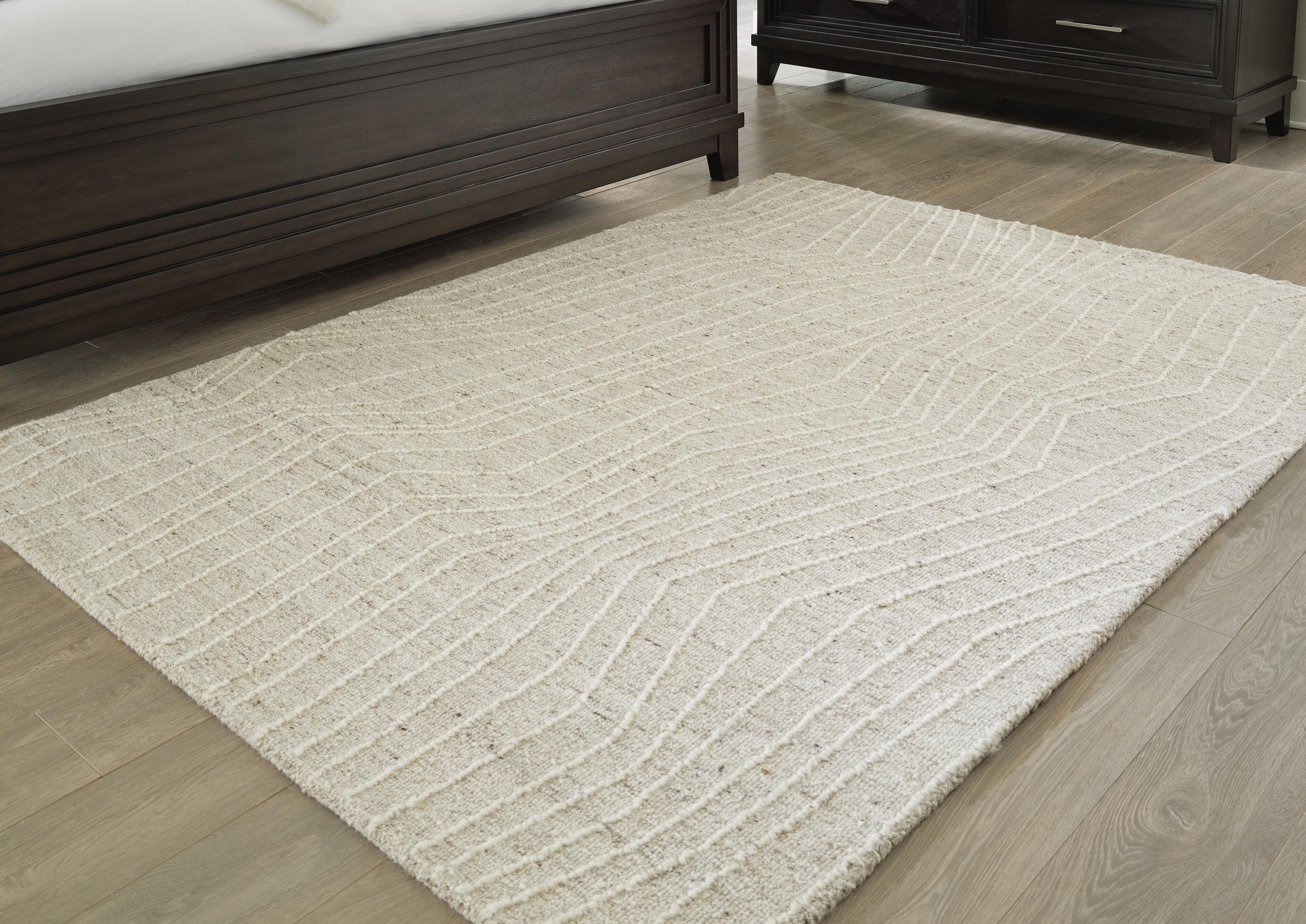 Click here for Varahill 5 x 7 Rug  Gray/Ivory prices