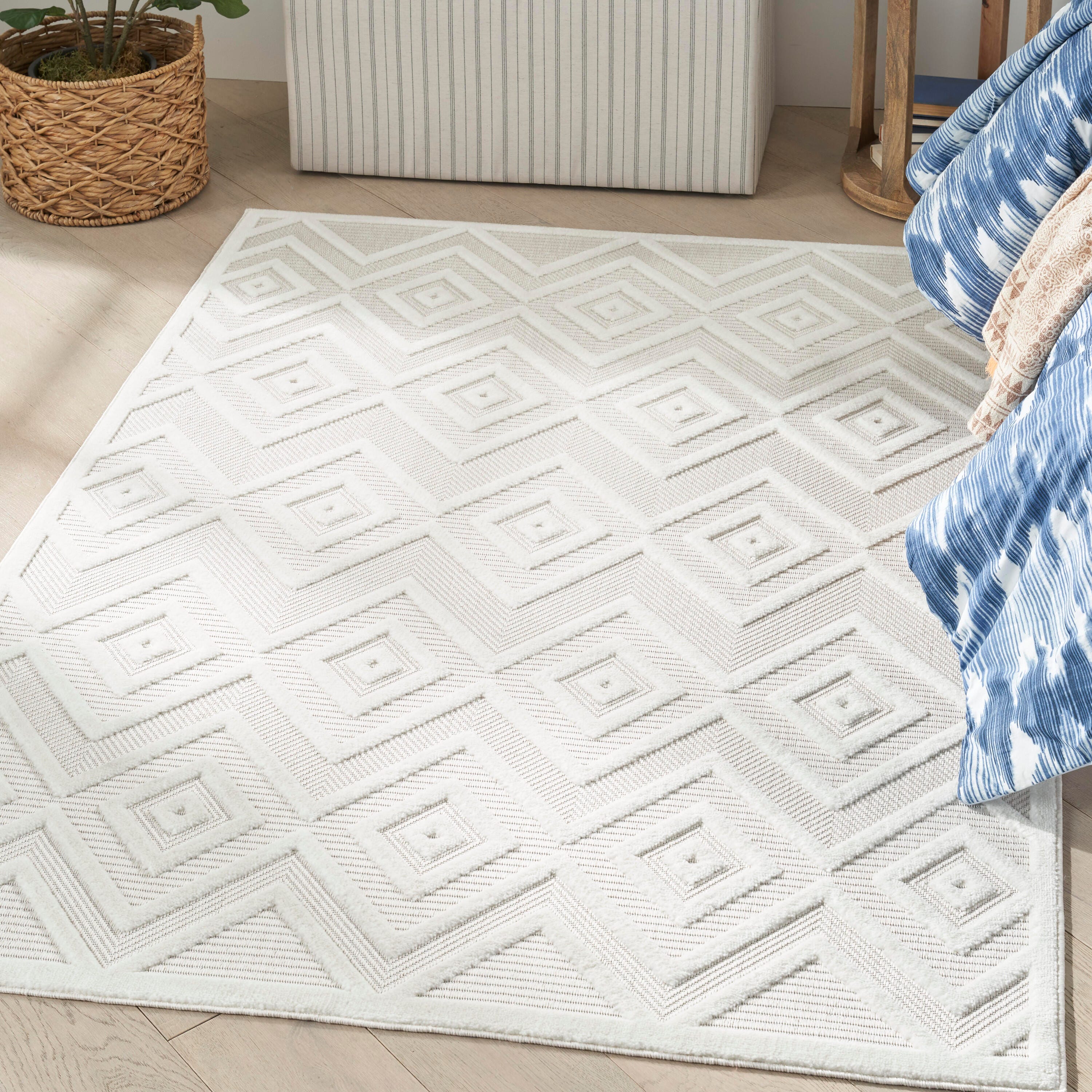 Click here for Nourison Home Versa 6 x 9 Area Rug  Ivory/White prices