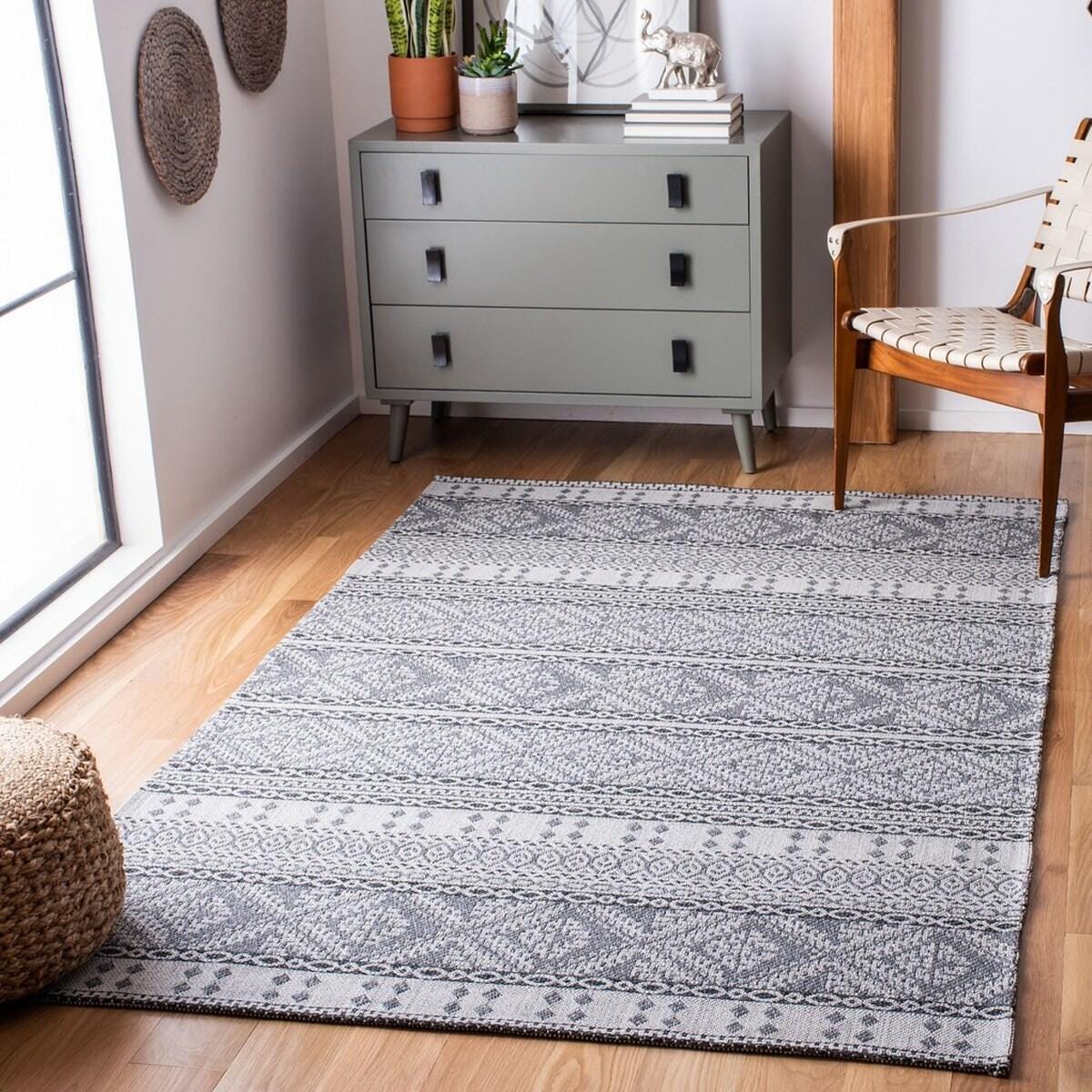 Click here for Safavieh Augustine 9 x 12 Area Rug  Light Gray/Ant... prices