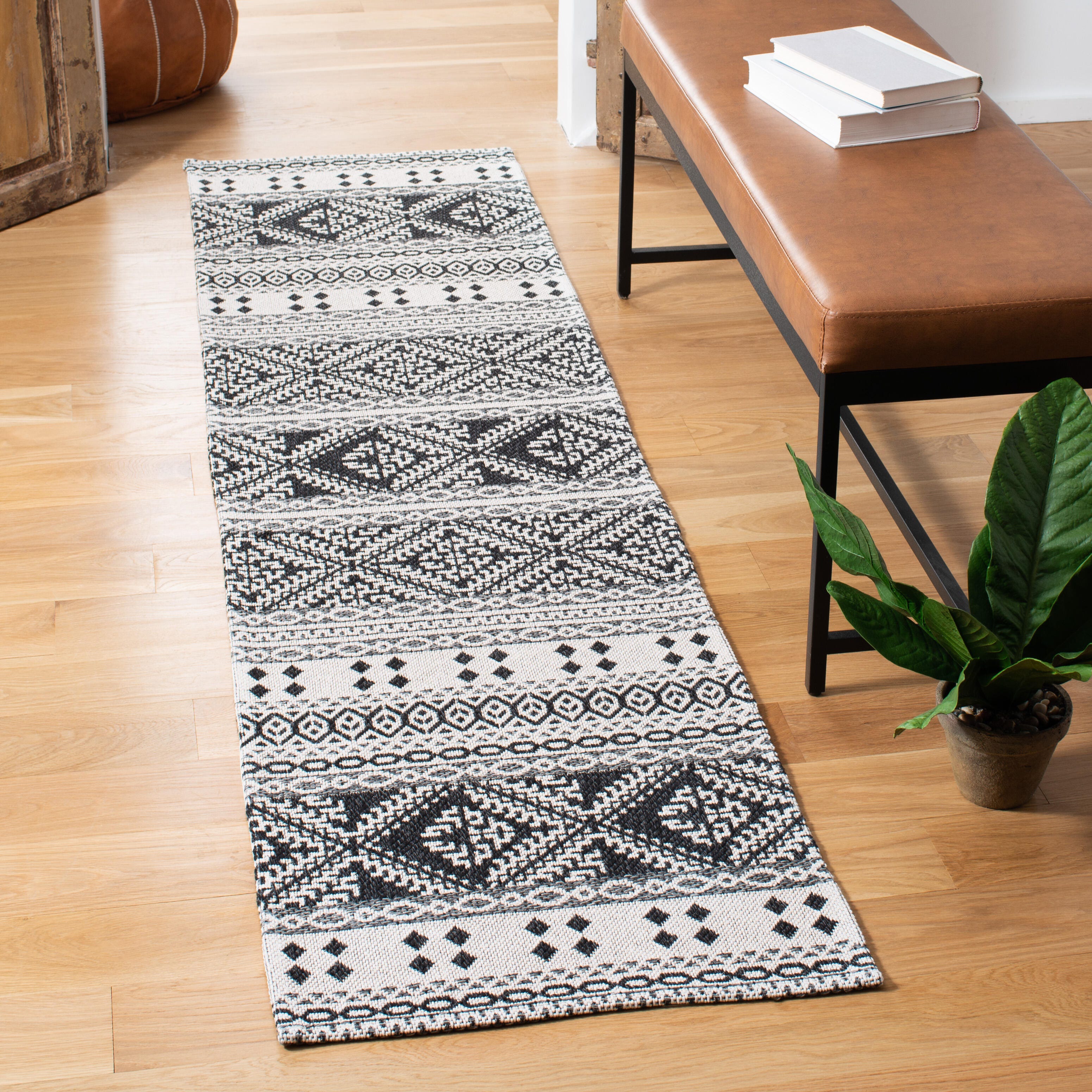 Click here for Safavieh Augustine 210 x 5 Area Rug  Black/Cream prices