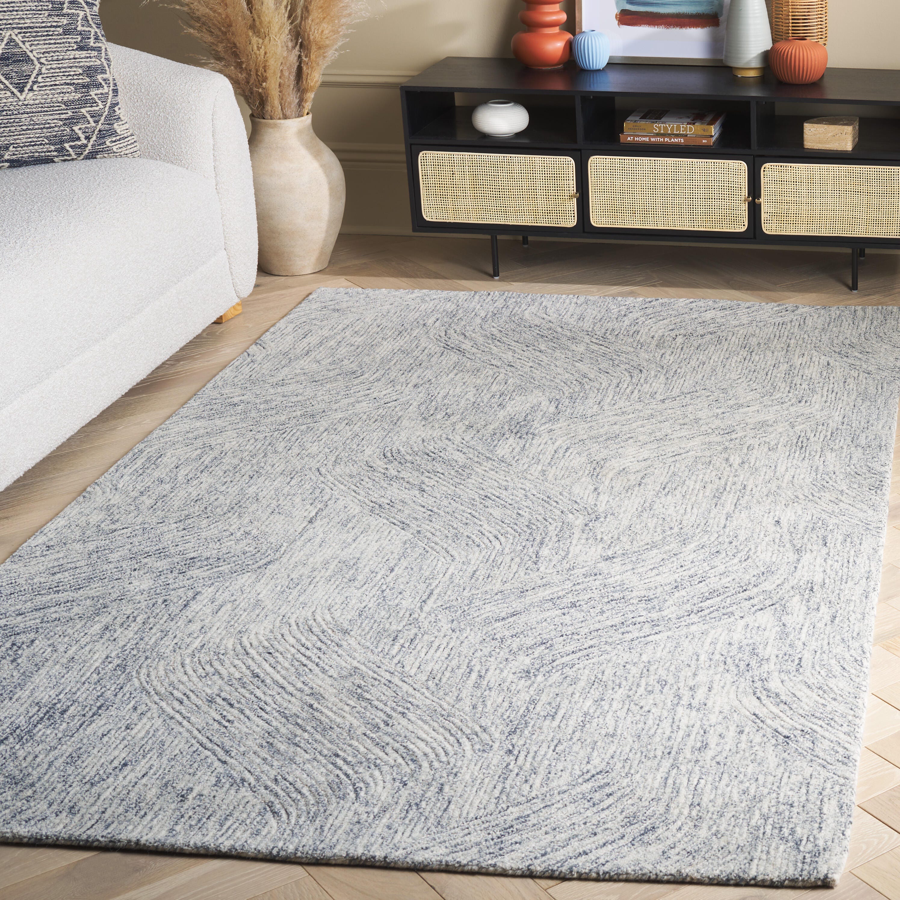 Click here for Safavieh Pine Maret 4 x 6 Area Rug  Dark Gray prices