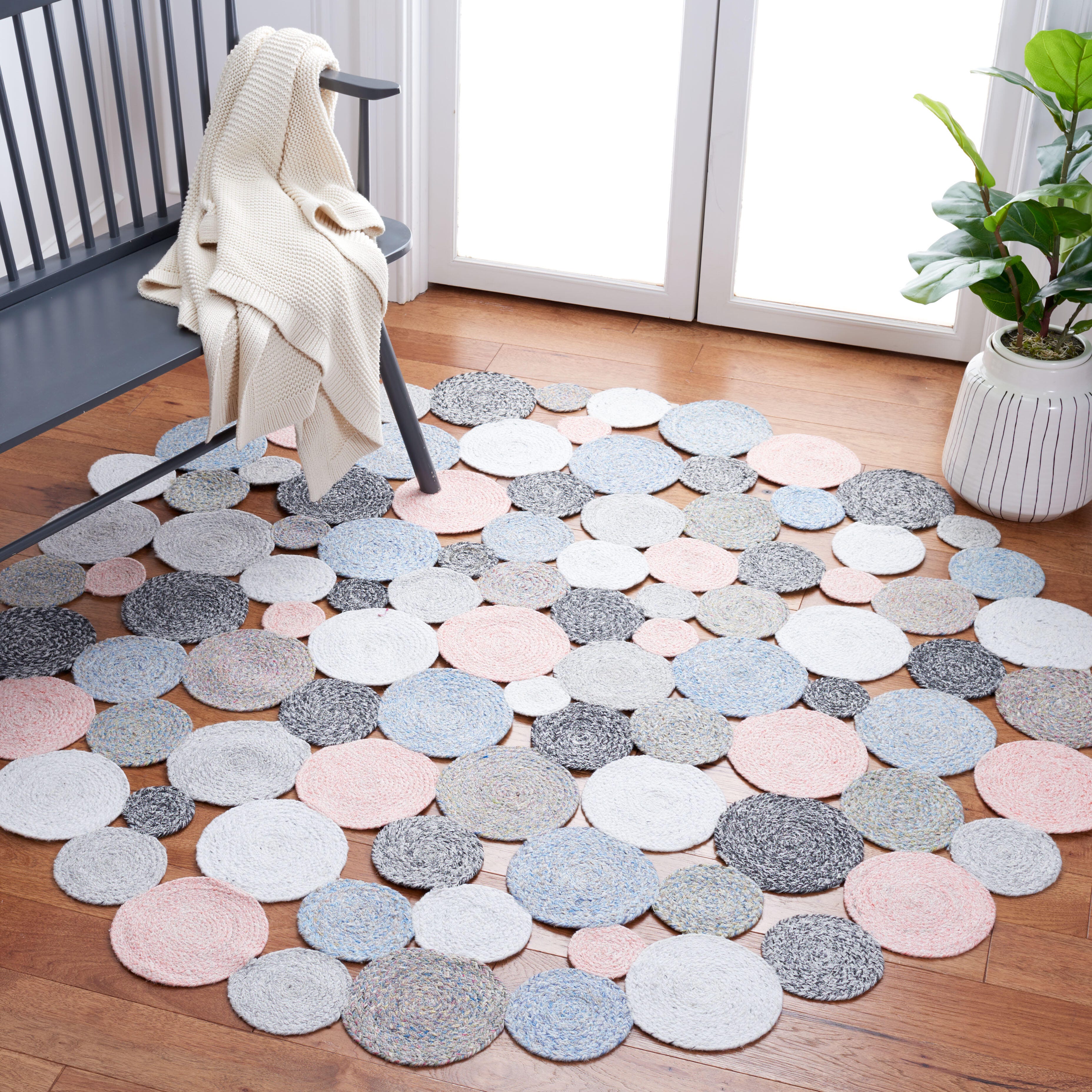 Click here for Safavieh Cape Cod Collection Sofica 7 x 7 Round Ru... prices