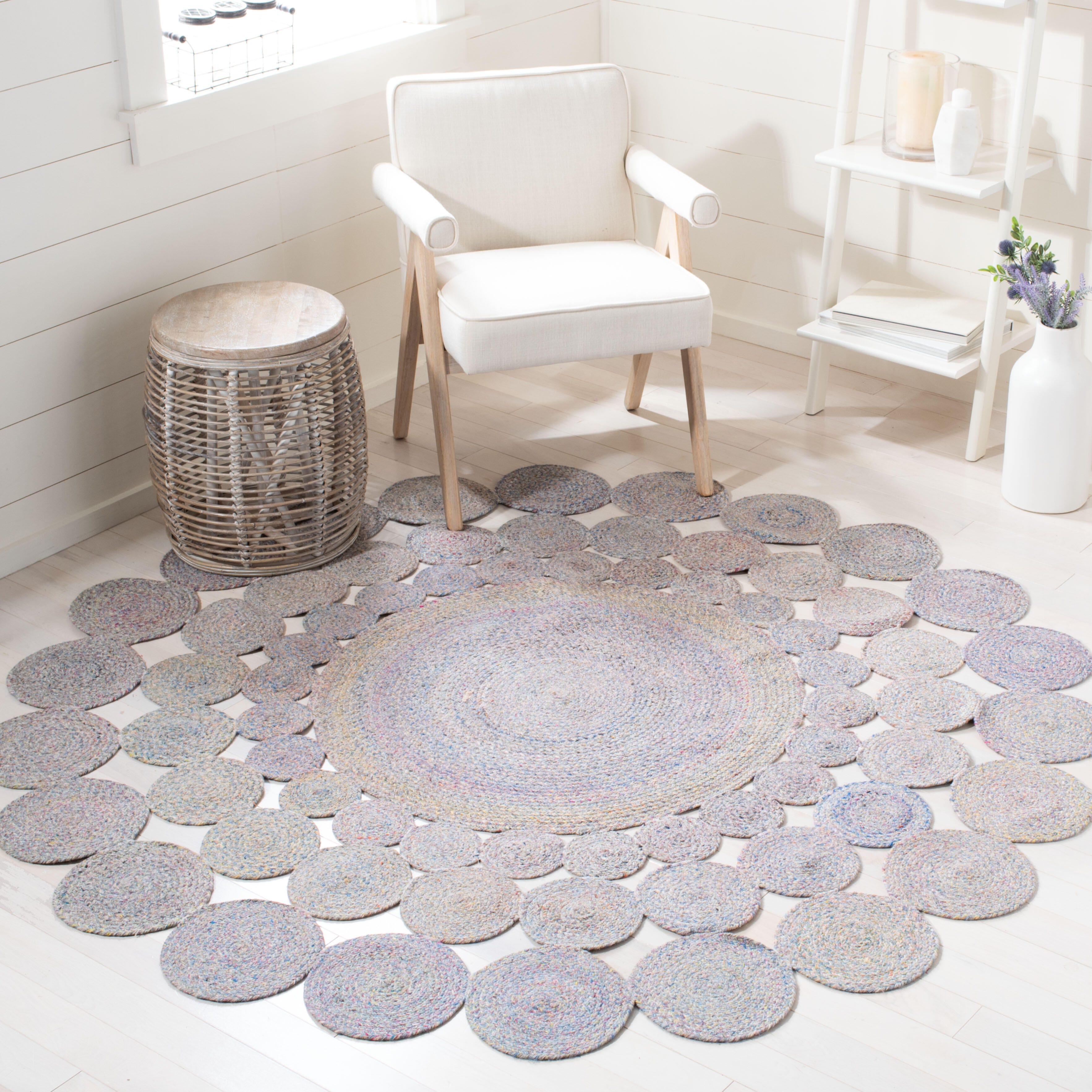Click here for Safavieh Cape Cod Collection Hledis 4 x 4 Round Ru... prices