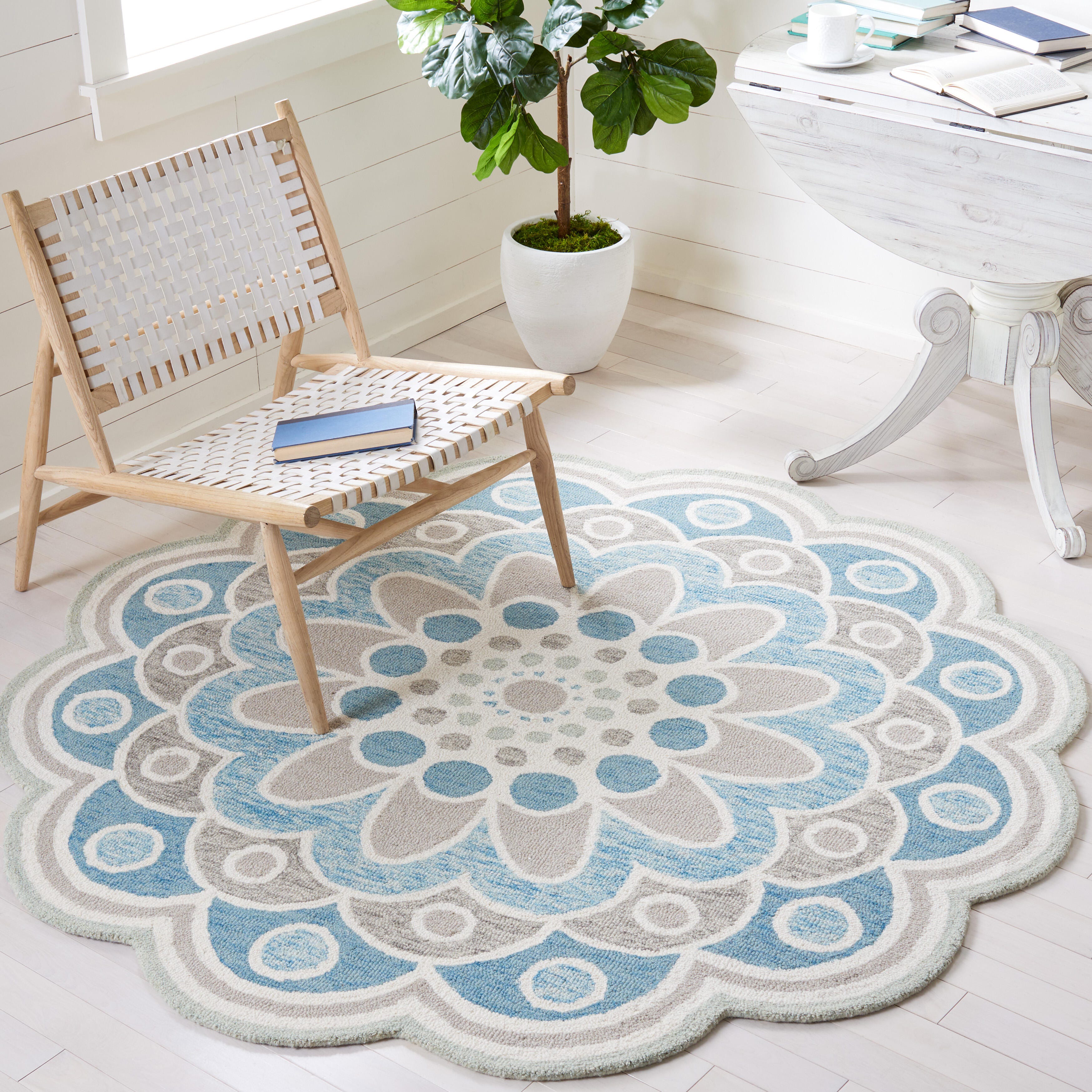 Click here for Safavieh Novelty Collection Nidhi 5 x Round Rug  G... prices