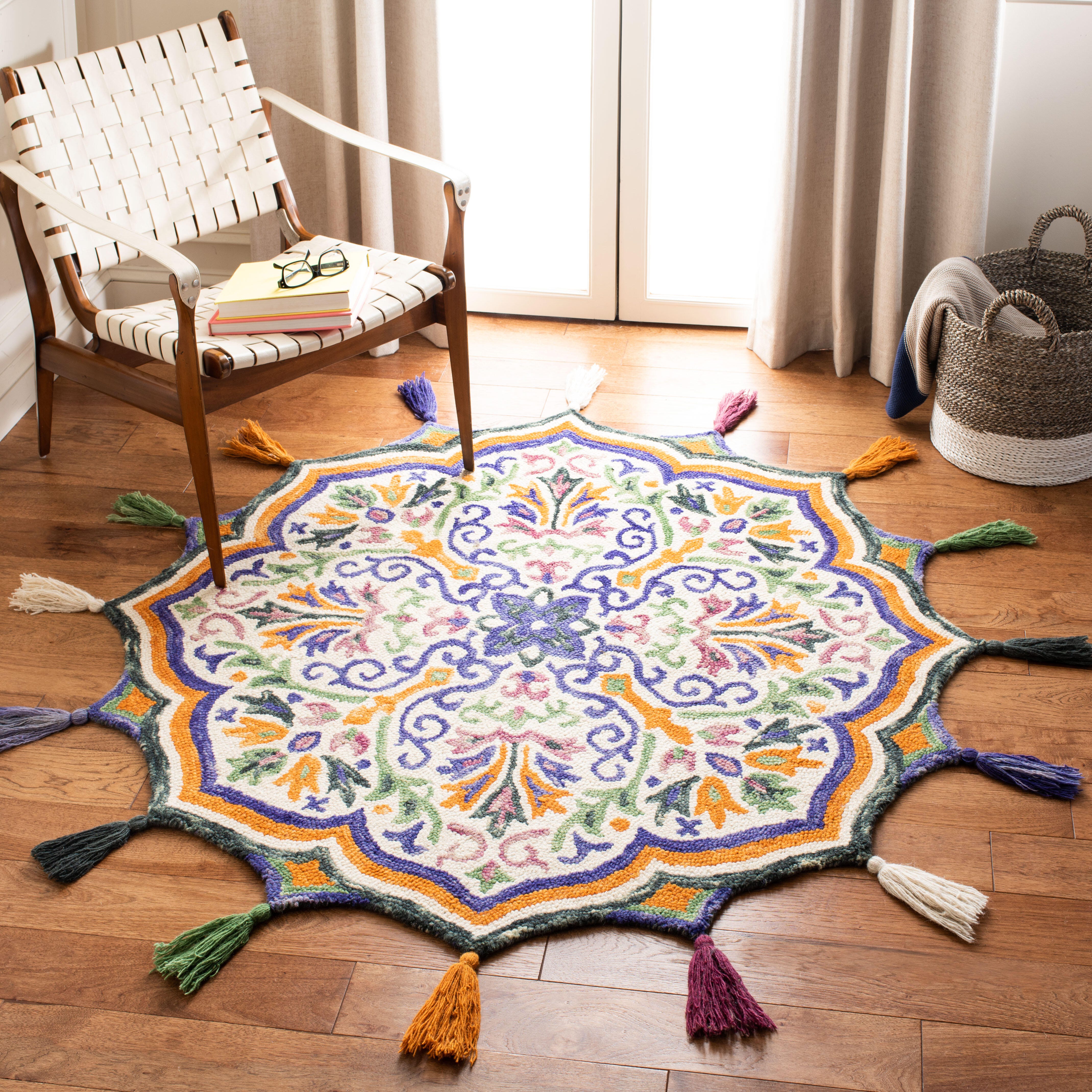 Click here for Safavieh Novelty Collection Naemi 5 x Round Rug  C... prices