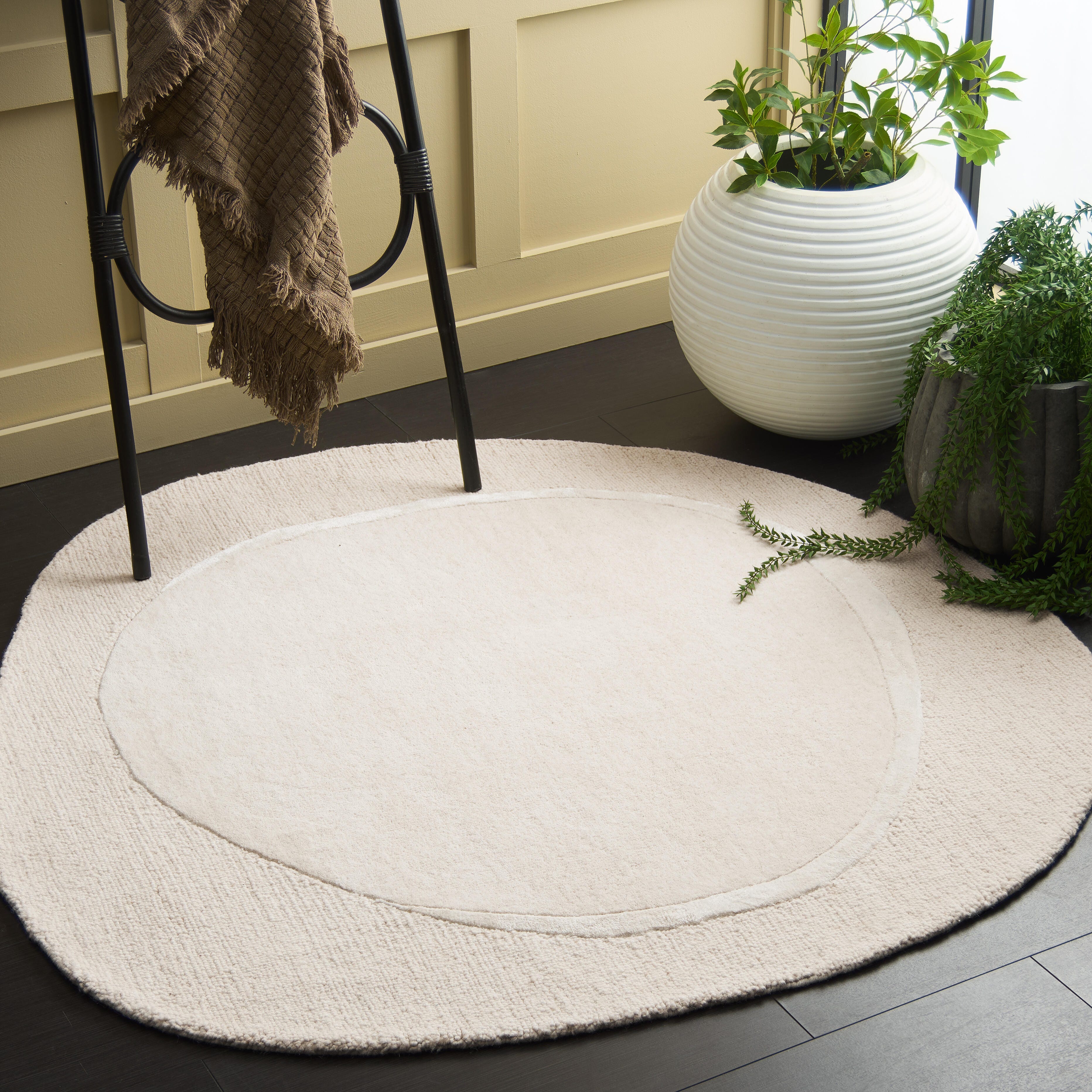 Click here for Safavieh Novelty Collection Eliza 4 x 4 Square Rug... prices