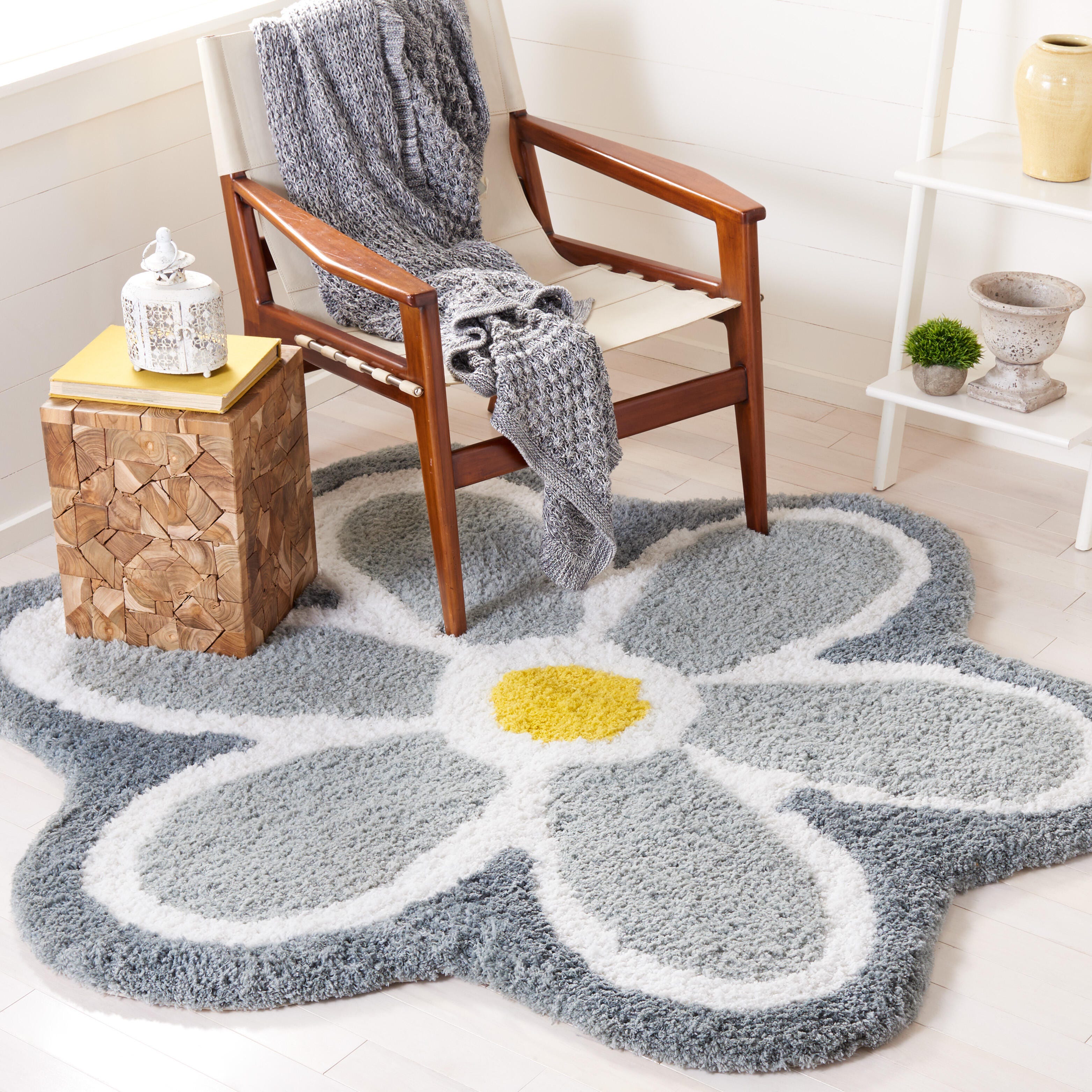 Click here for Safavieh Novelty Collection Adiya 5 x Round Rug  I... prices