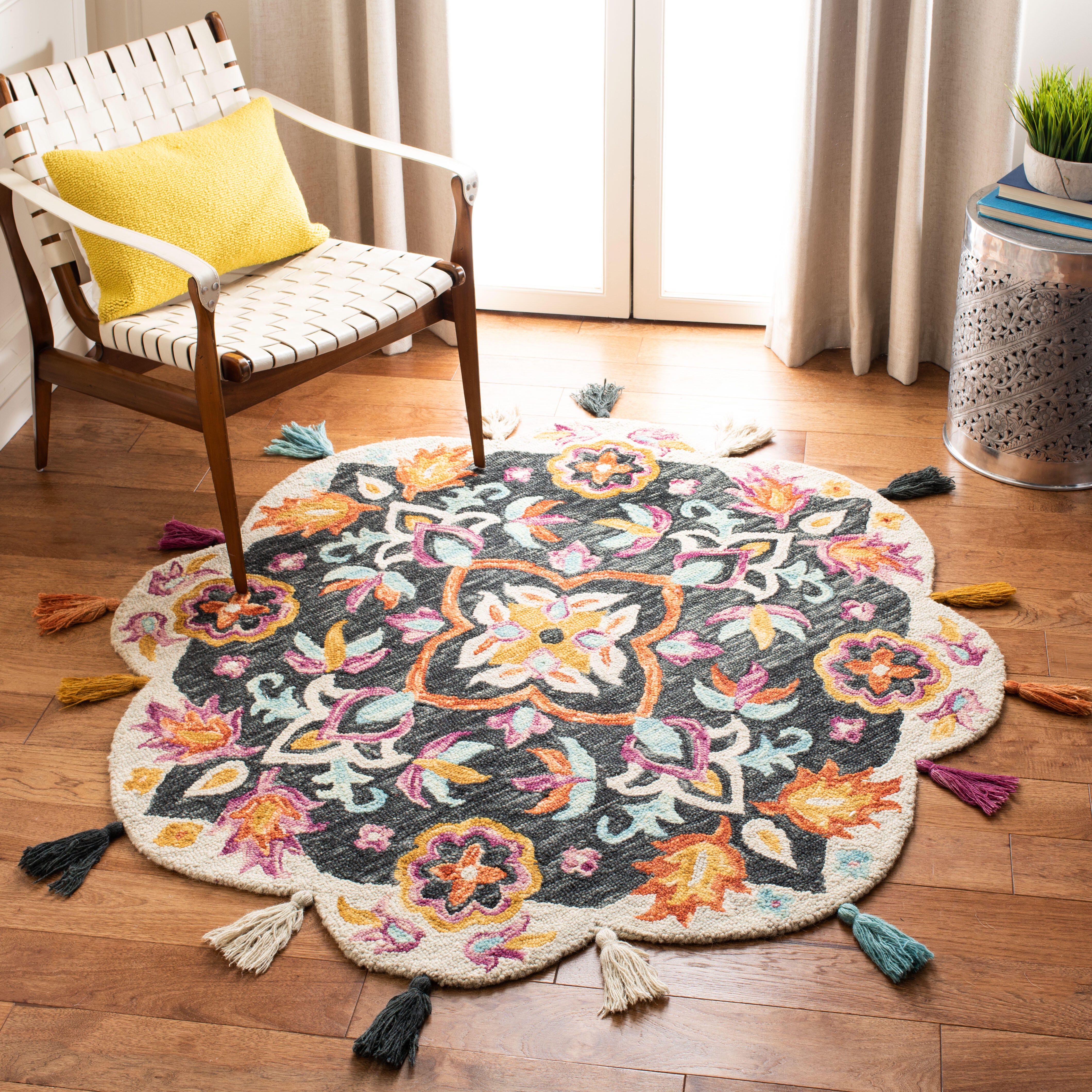Click here for Safavieh Novelty Collection Kitt 5 x Round Rug  Bl... prices