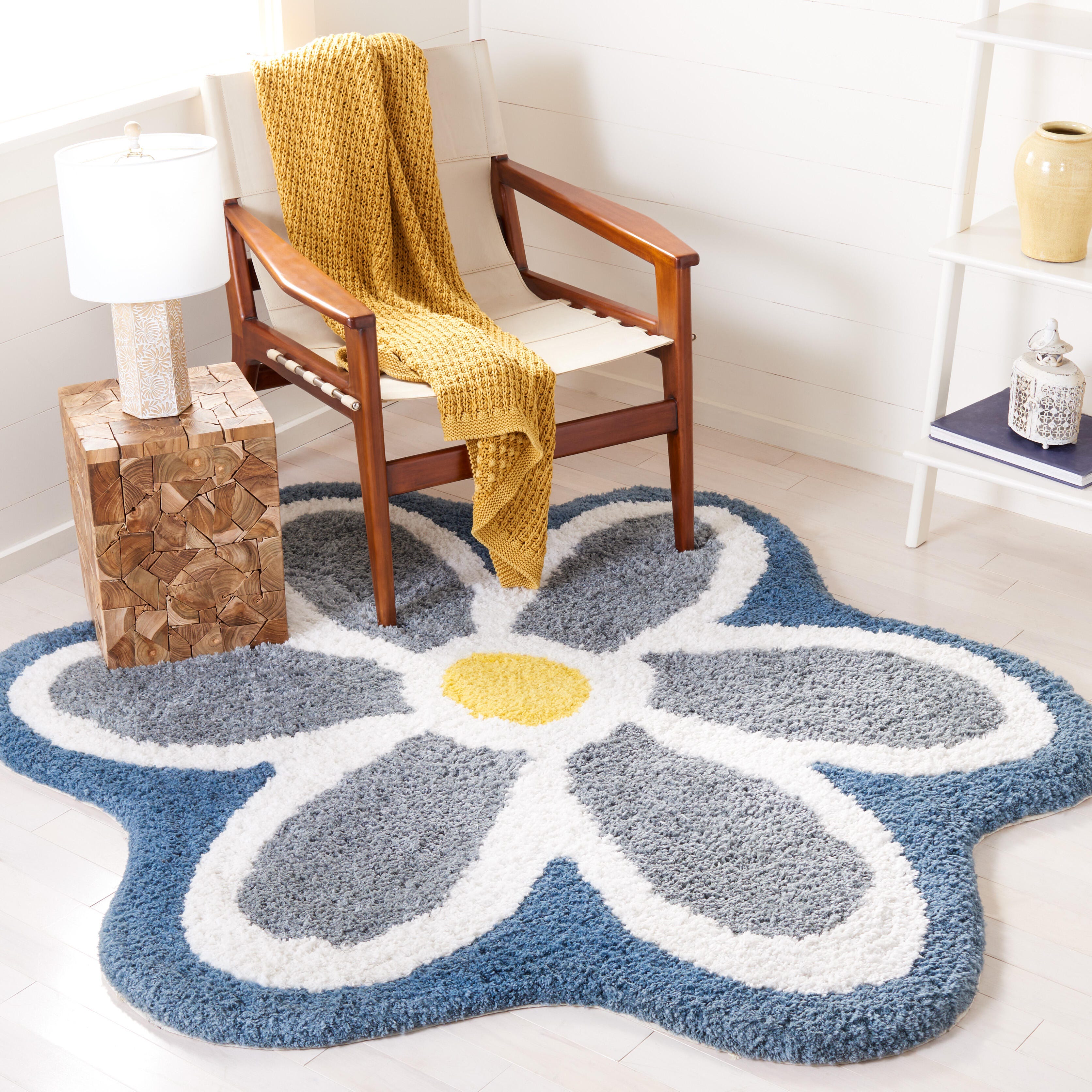 Click here for Safavieh Novelty Collection Adiya 6 x Round Rug  I... prices