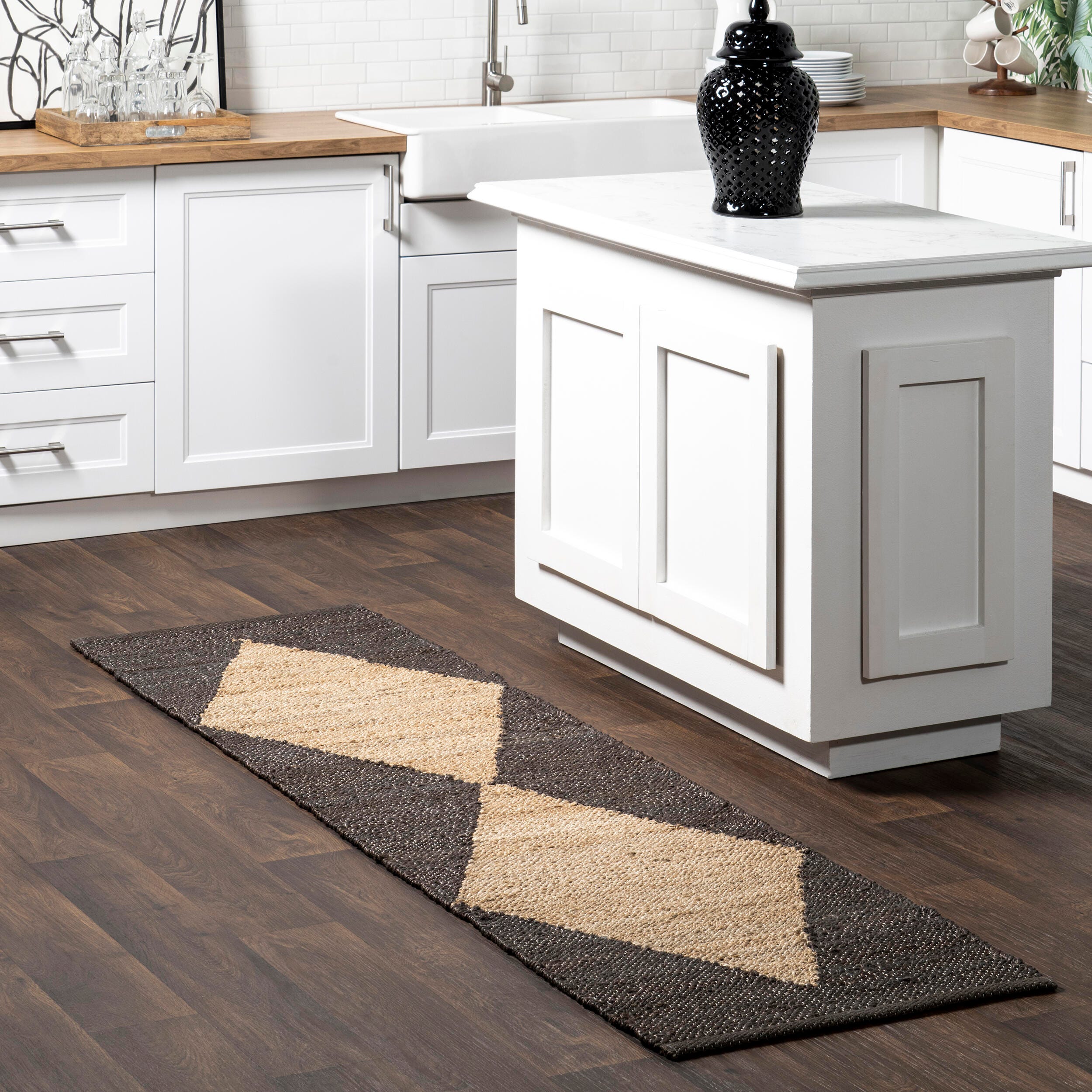 Click here for nuLOOM Pandora 2 x 8 Runner Rug  Black prices