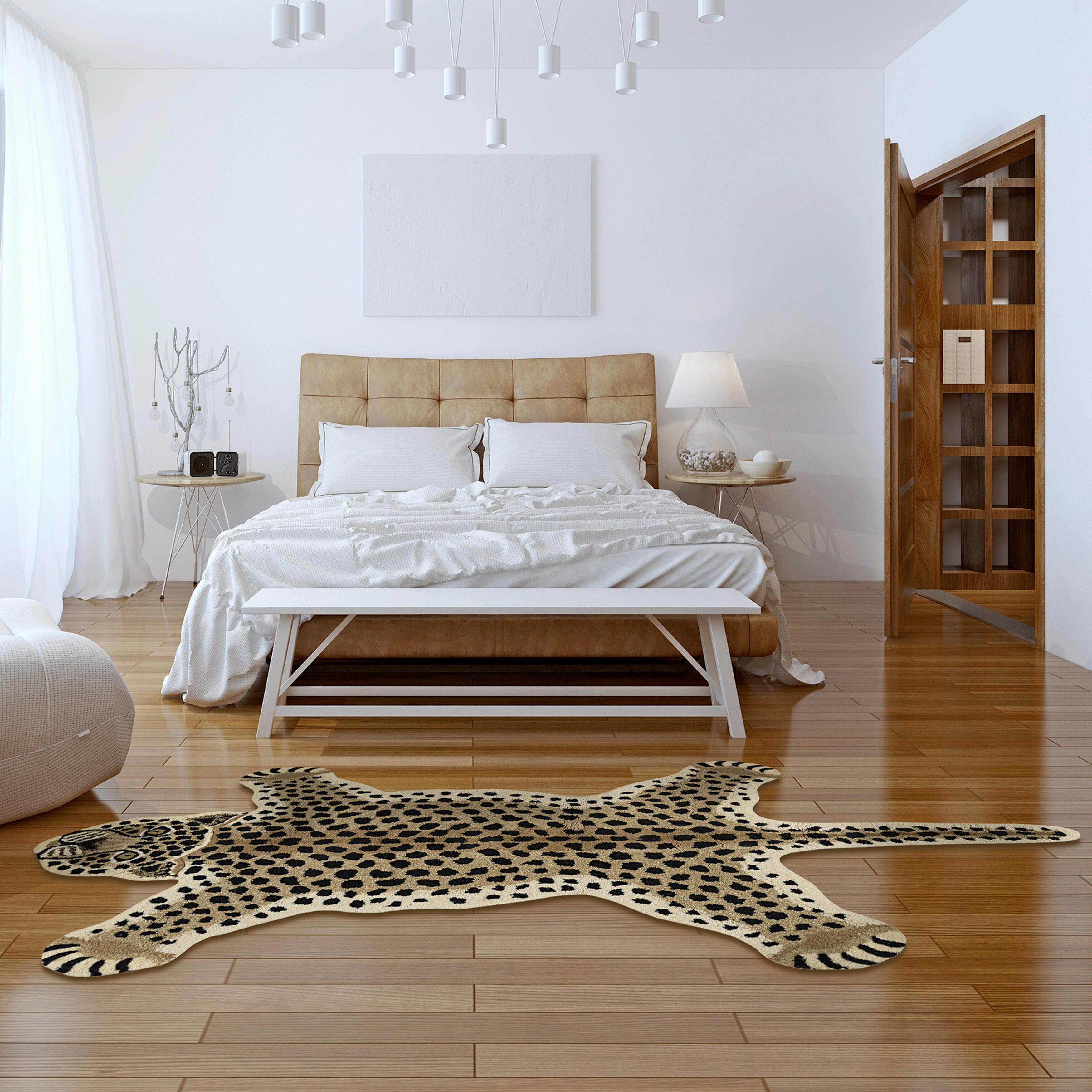 Click here for Linon Jungle Cheetah 3 X 5 Accent Rug  Gold/Black prices