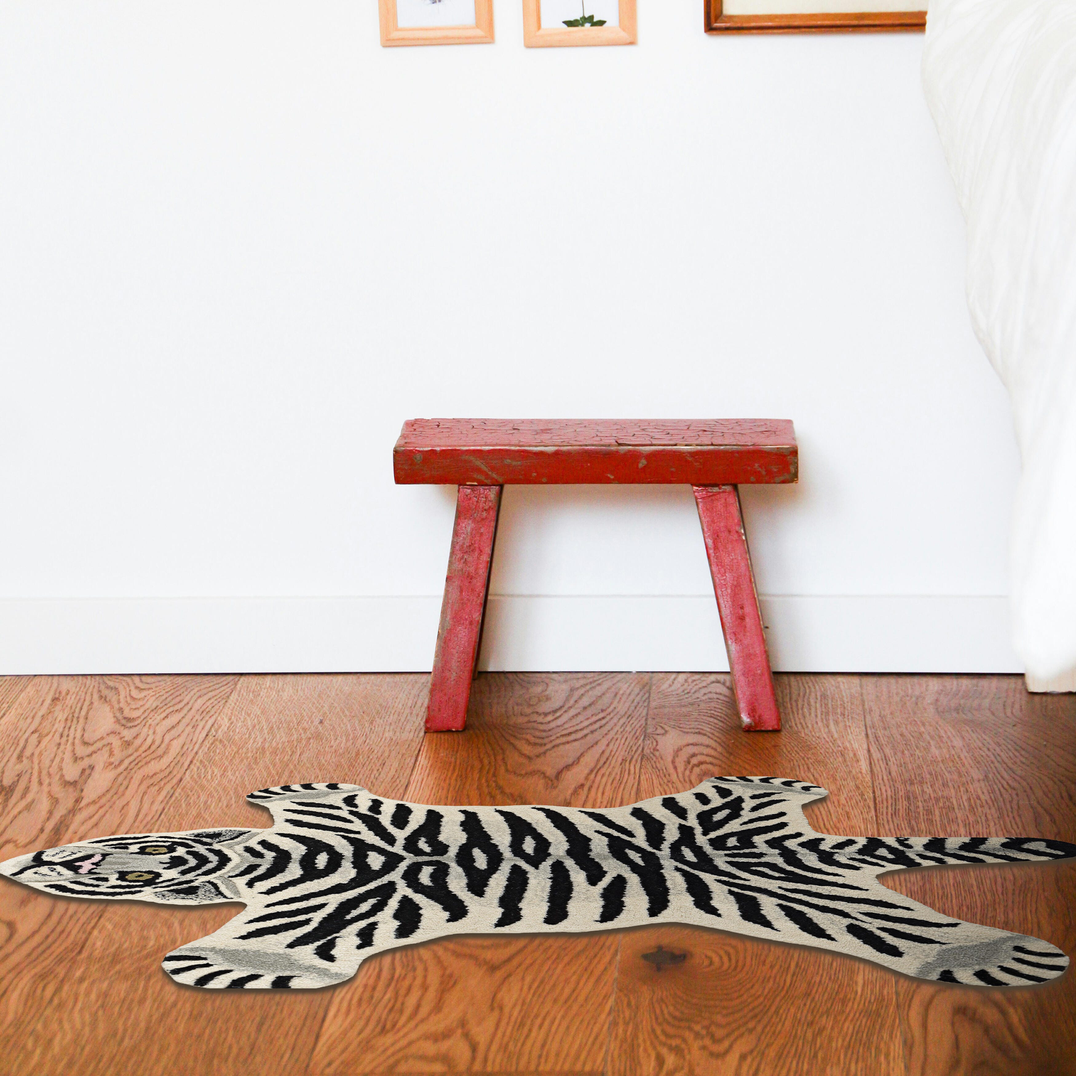 Click here for Linon Jungle Tiger 2 X 3 Accent Rug  White prices