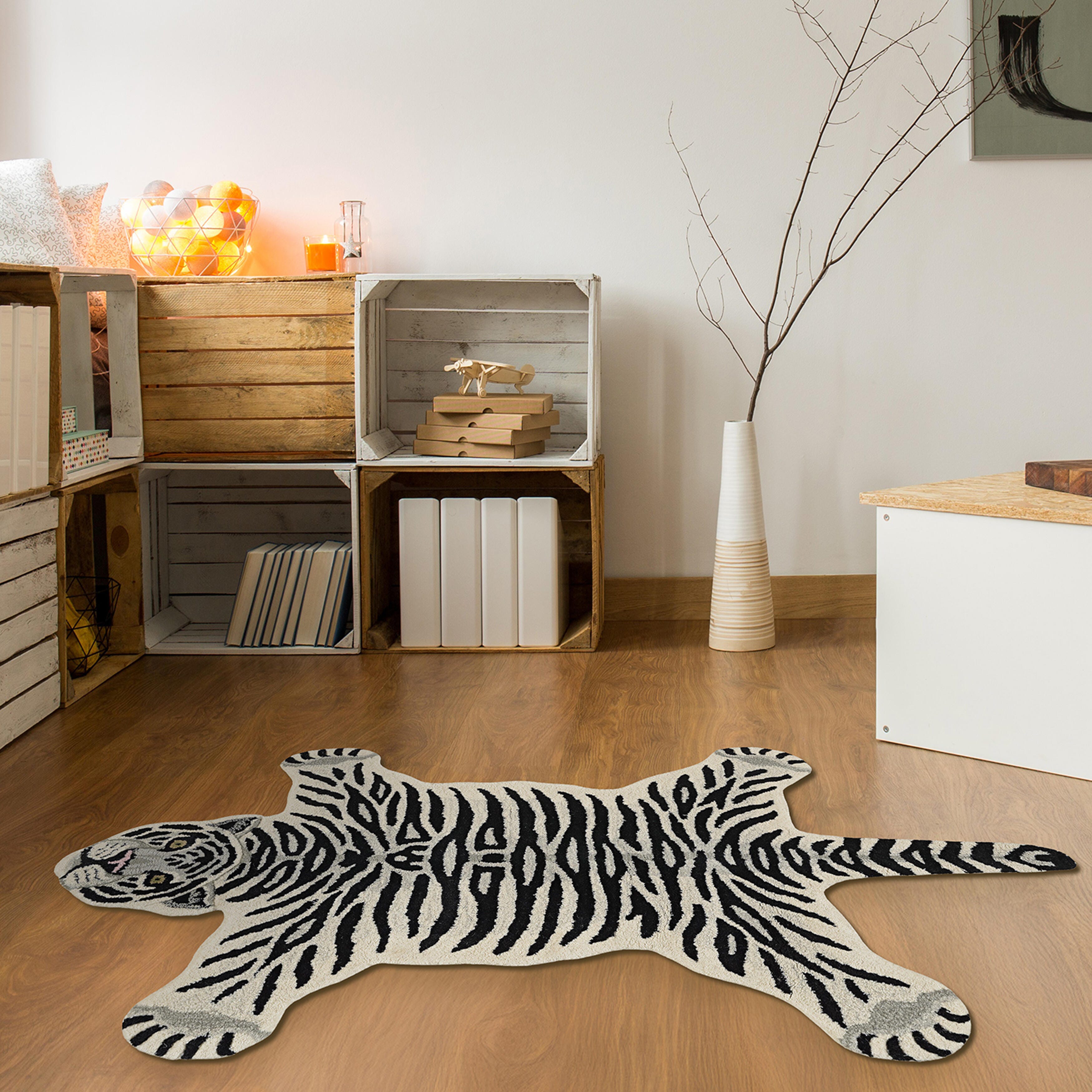 Click here for Linon Jungle Tiger 3 X 5 Accent Rug  White prices