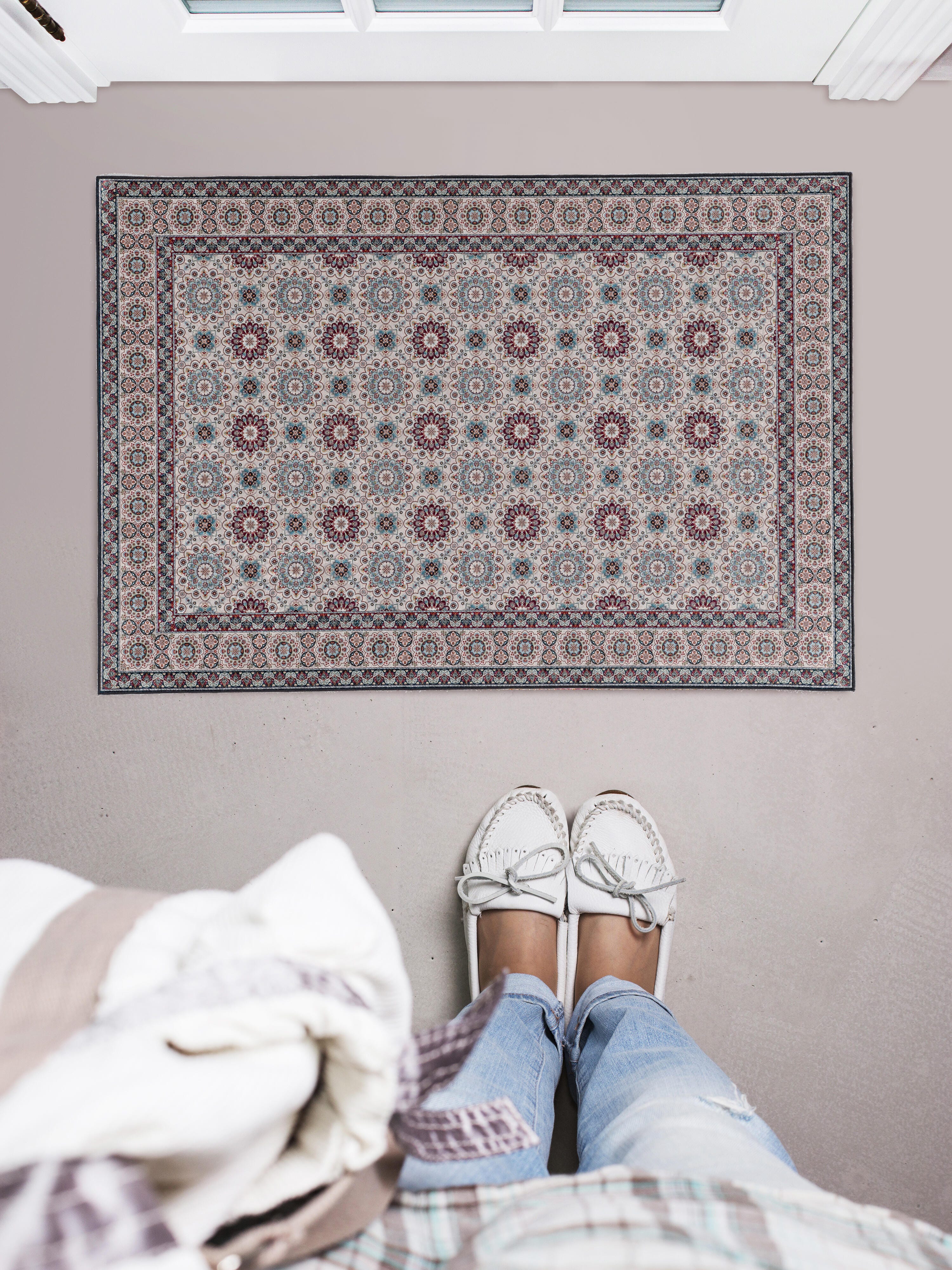 Click here for Linon Emerald Charlotte 22 x 32 Area Rug  Ivory prices