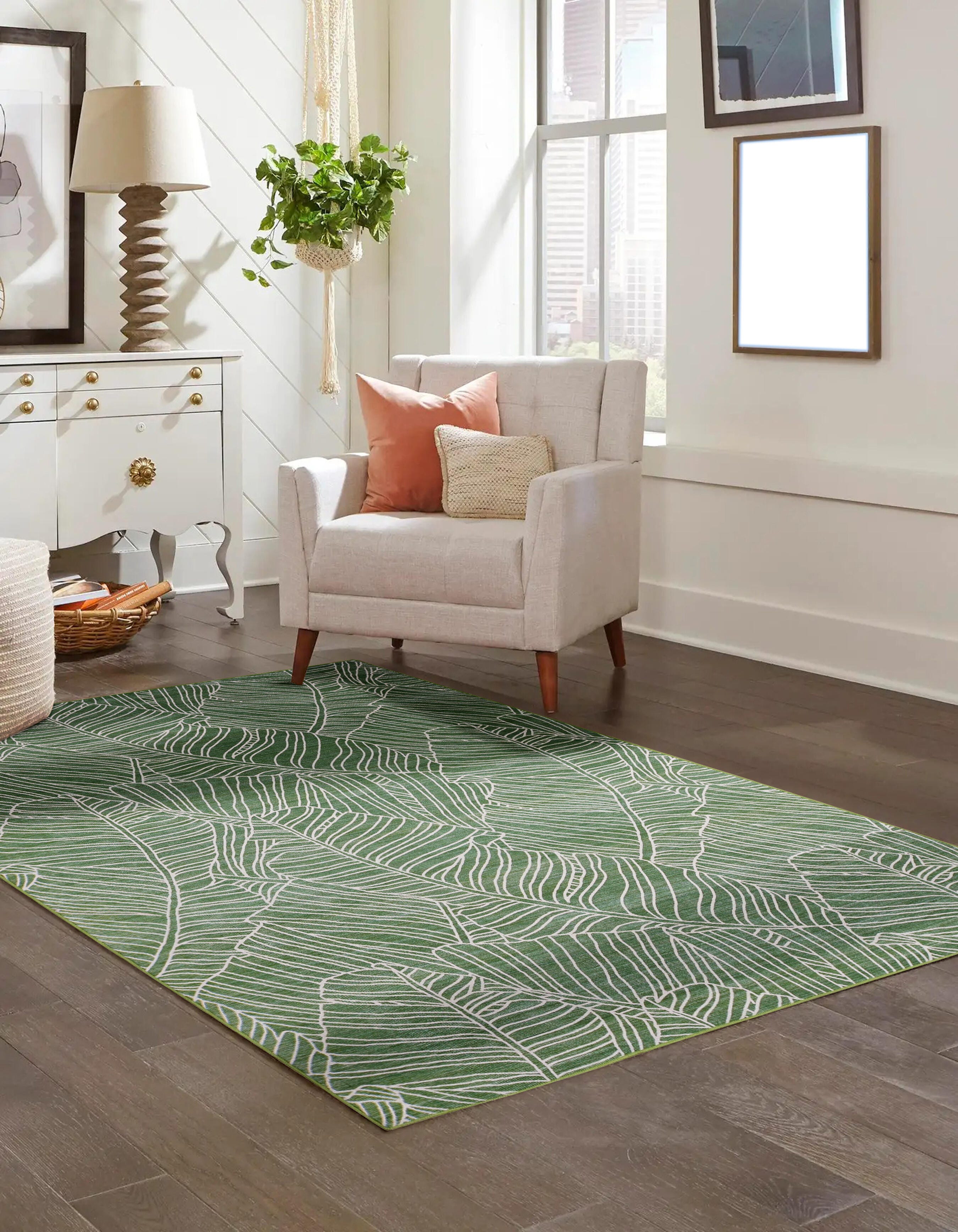 Click here for Linon Outdoor Washable Burma 5 x7 Area Rug  Green prices